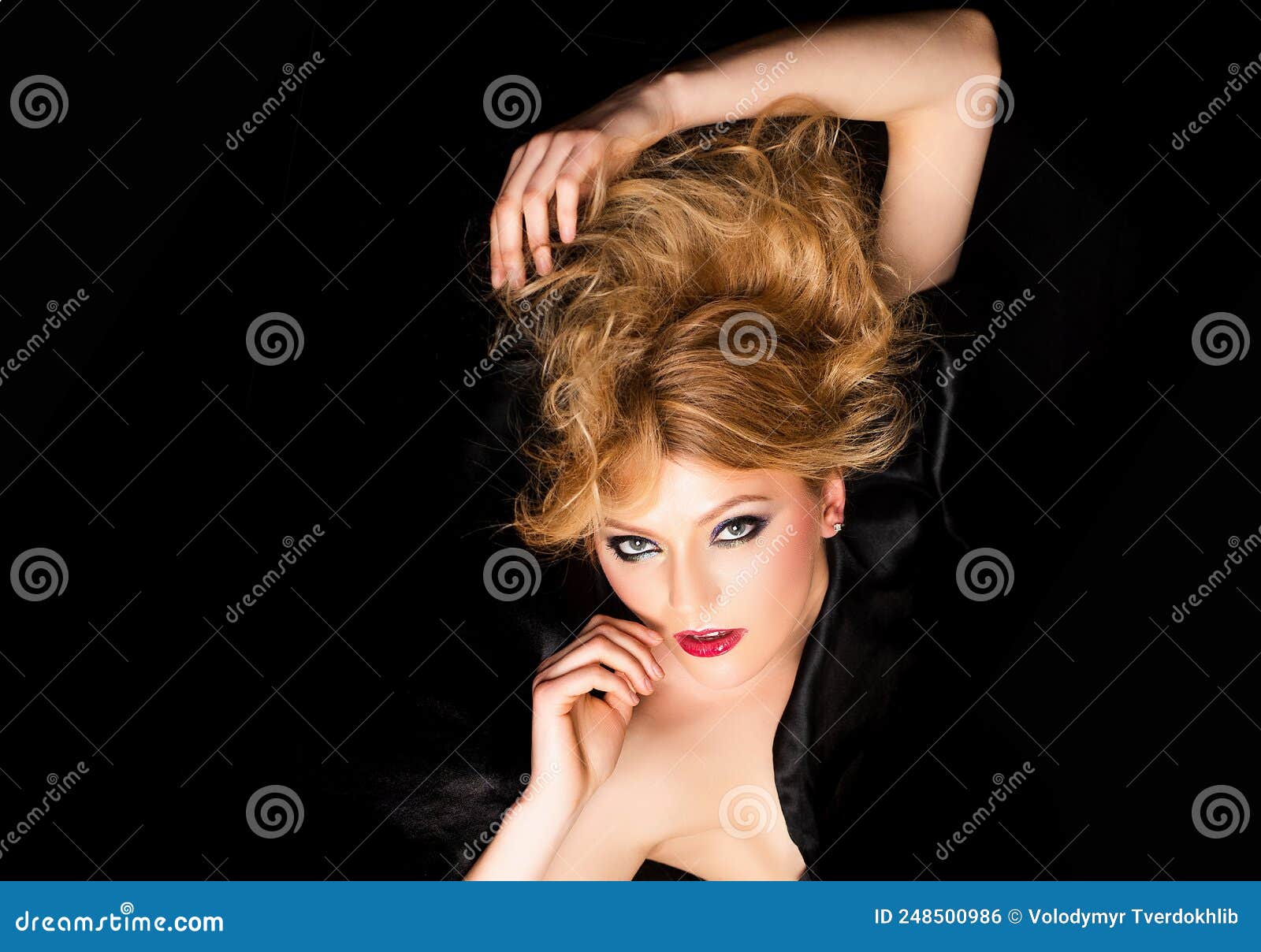 Hermosa Mujer Chica Tierna. Hermosa Cara De Chica Modelo. Foto de ...