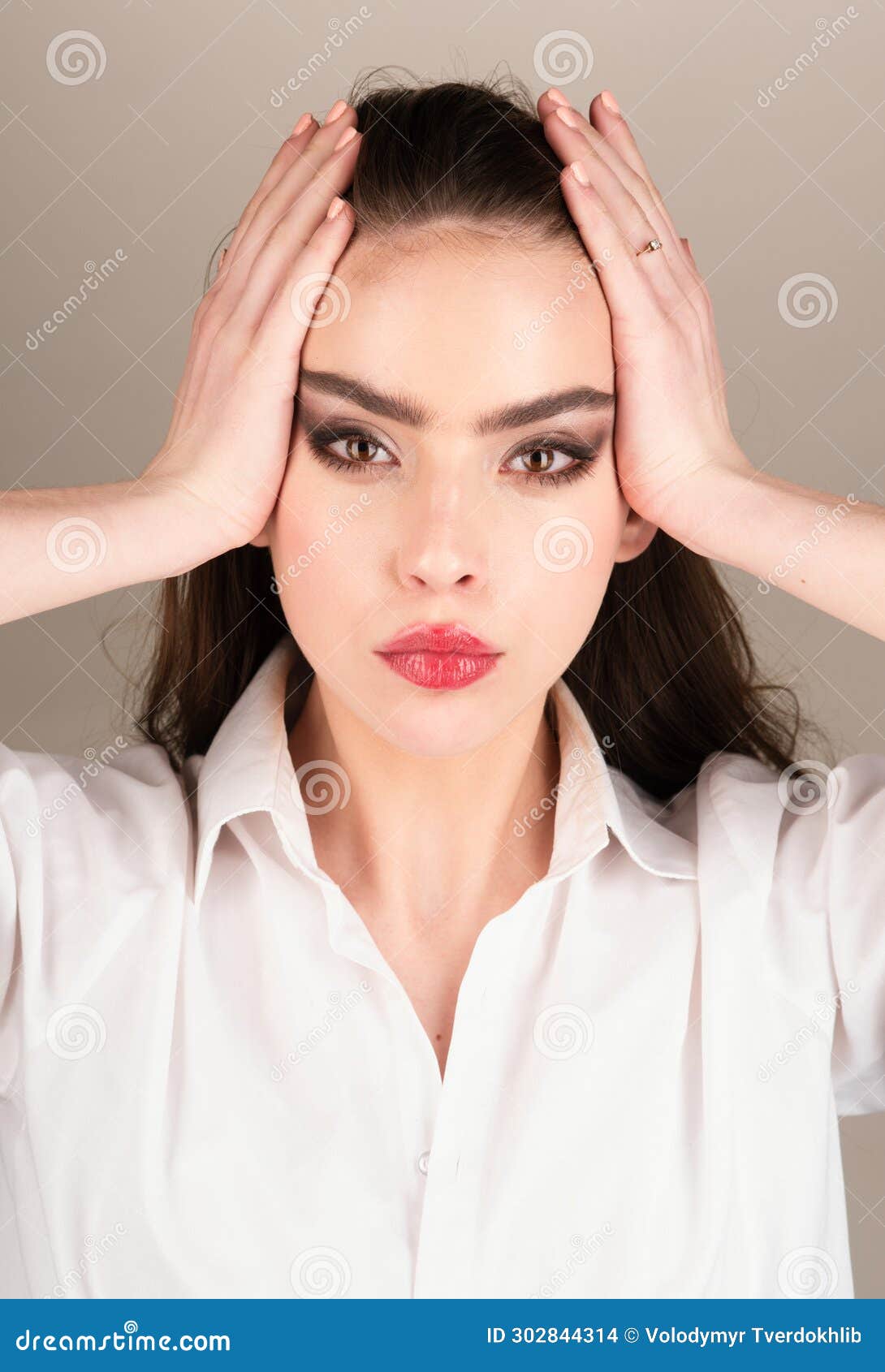 Hermosa Mujer Chica Tierna. Hermosa Cara De Chica Modelo. Foto de ...