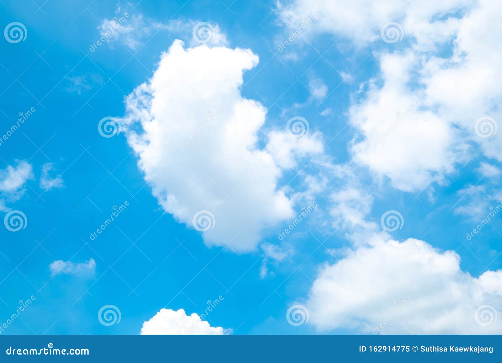 Hermosas Nubes Azules Para Fondo Imagen de archivo - Imagen de nubes ...