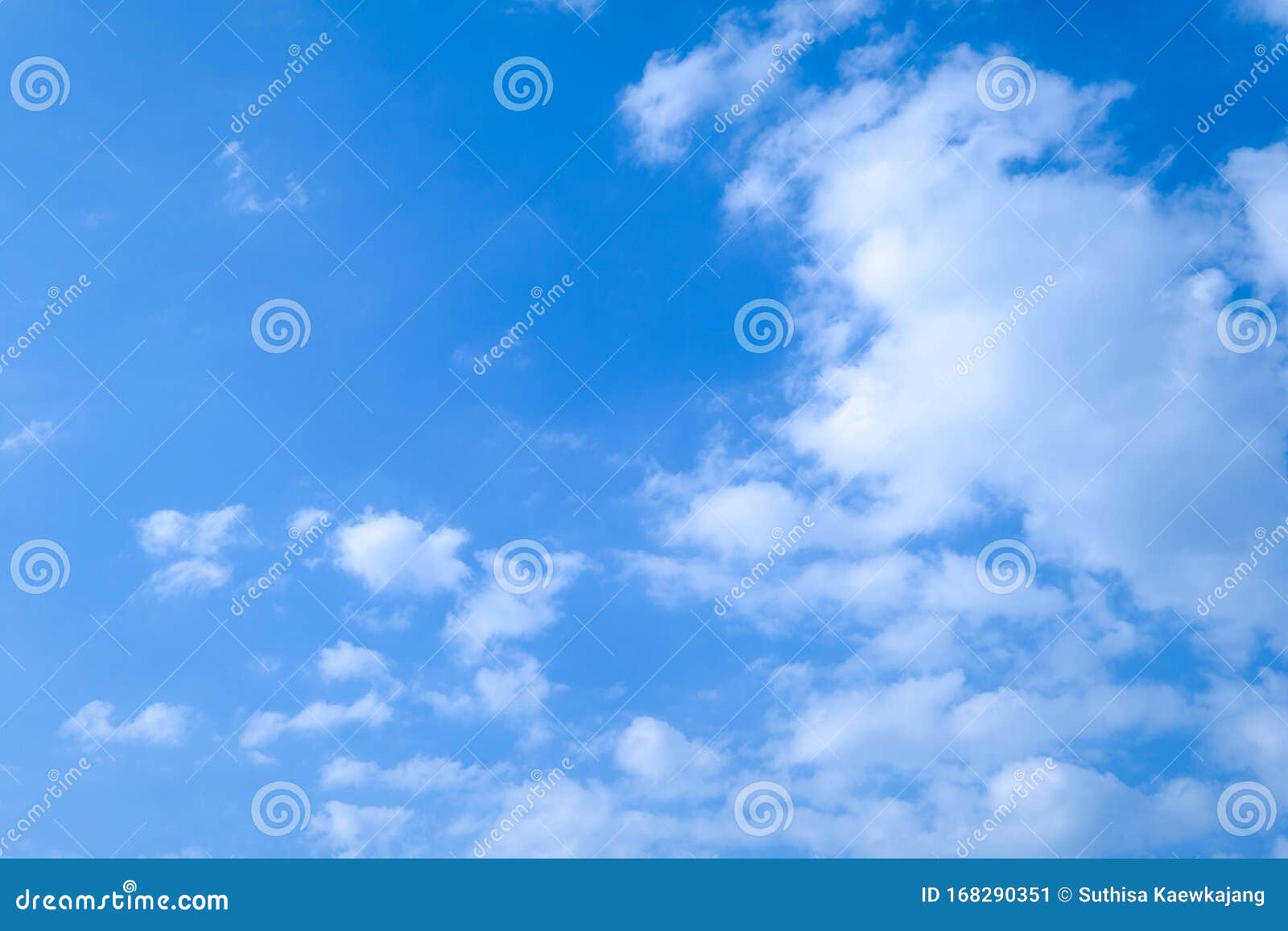 Hermosas Nubes Azules Para Fondo Imagen de archivo - Imagen de azul ...