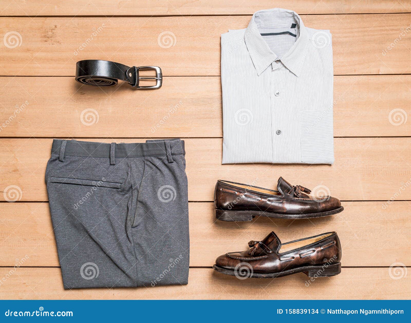 Hermosos Conjuntos Casuales De Ropa Y Moda Foto de archivo - Imagen de ...