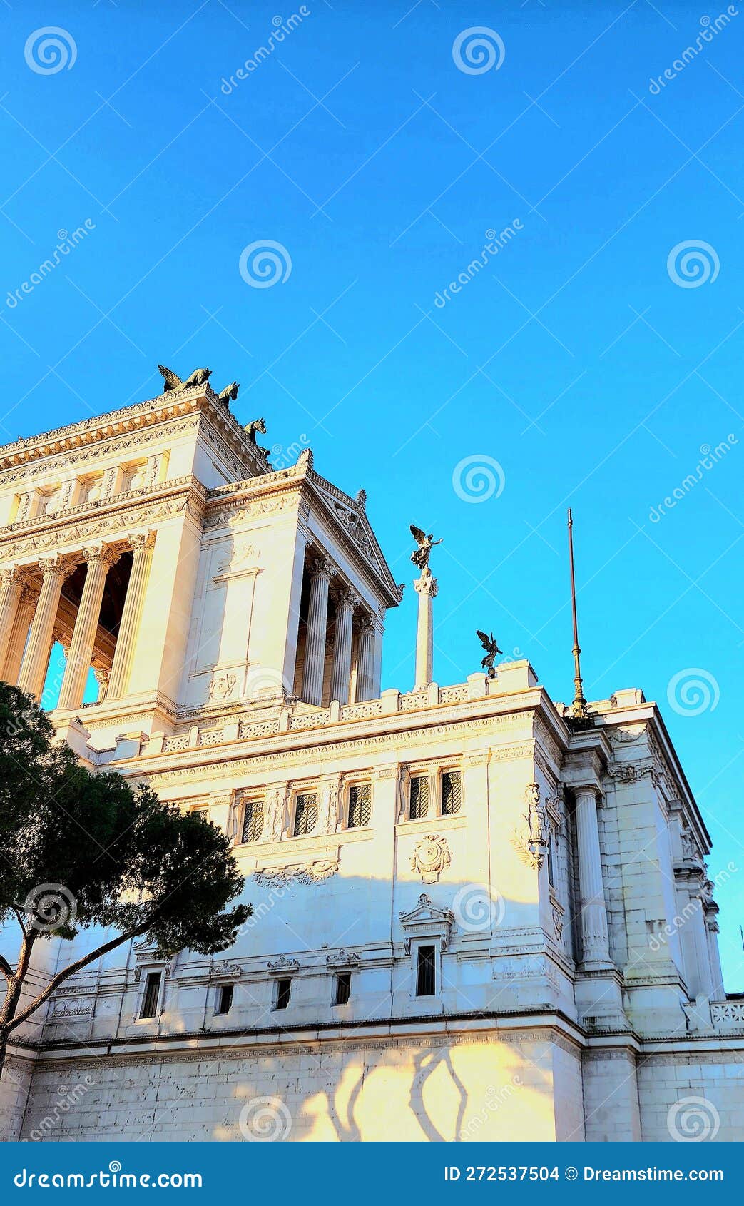 Hermosos Edificios De Roma Italia Foto de archivo - Imagen de palacio ...