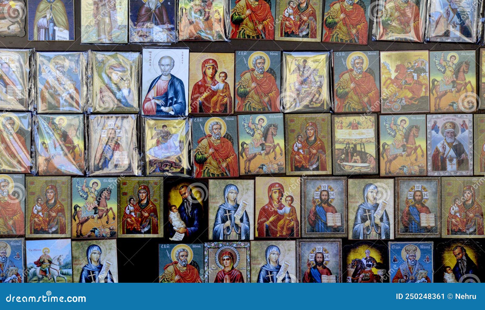 Hermosos Iconos Religiosos Ortodoxos En Venta Foto editorial - Imagen ...
