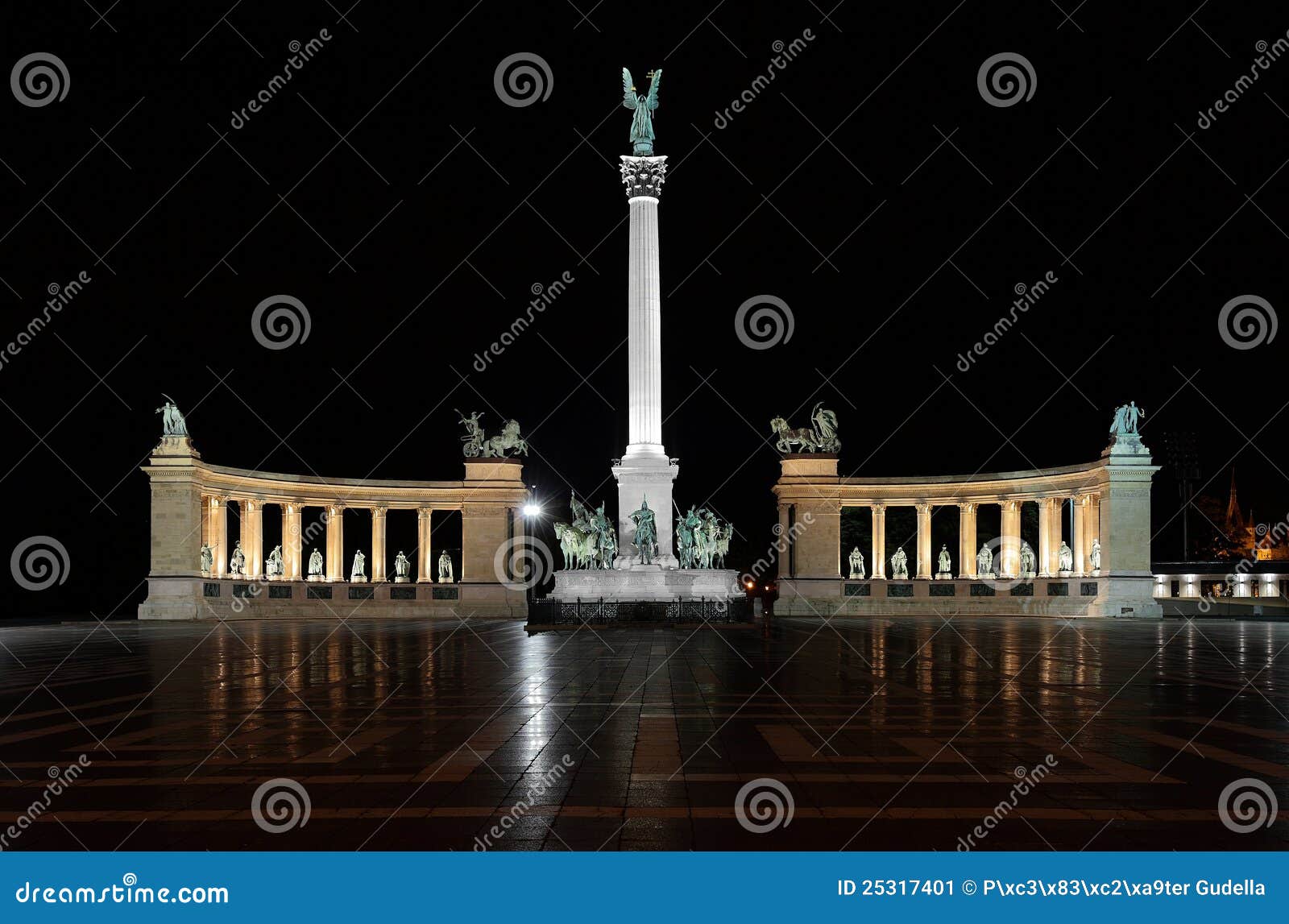 Heroes Square stock image. Image of evening, budapest - 25317401