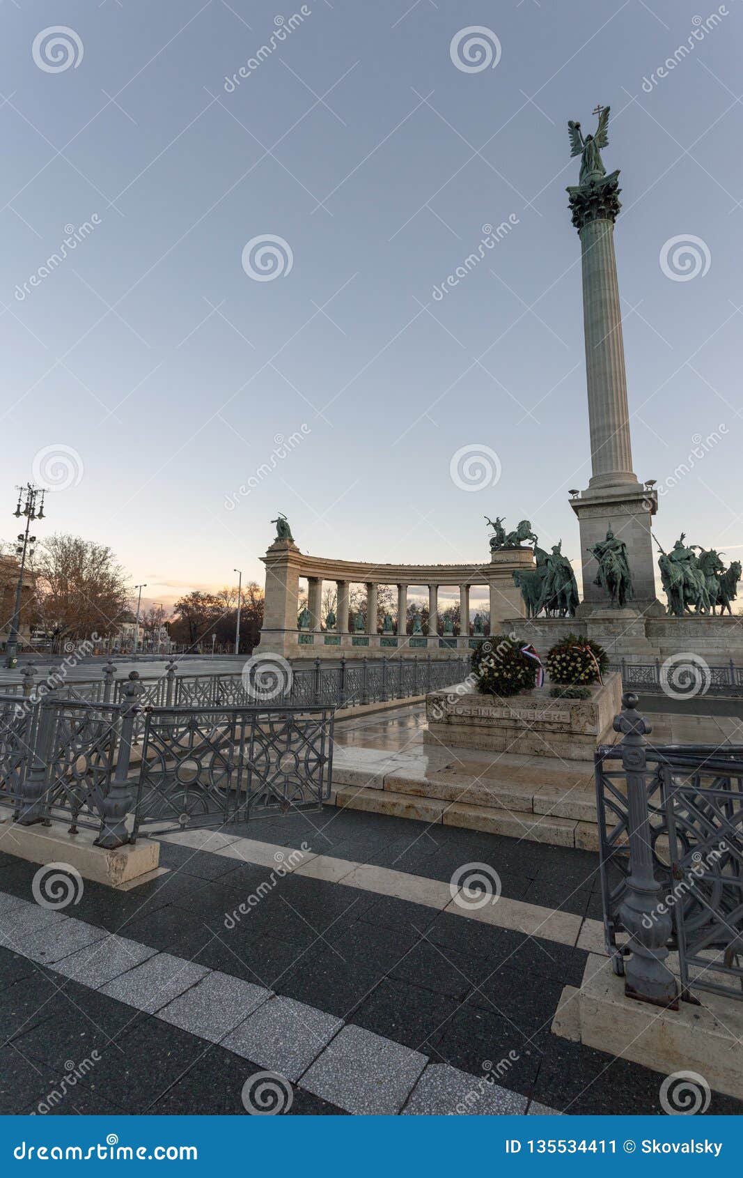 Heroes` Square Budapest stock image. Image of park, budapest - 135534411