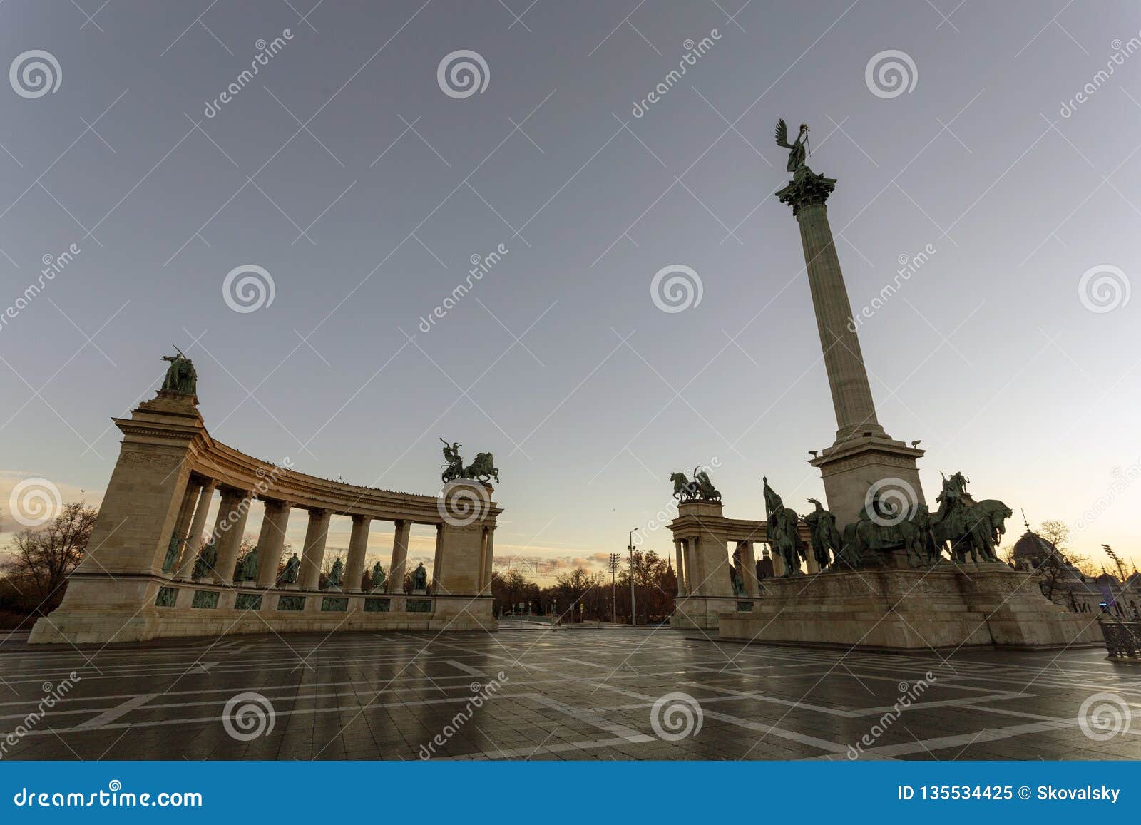 Heroes` Square Budapest stock image. Image of gabriel - 135534425