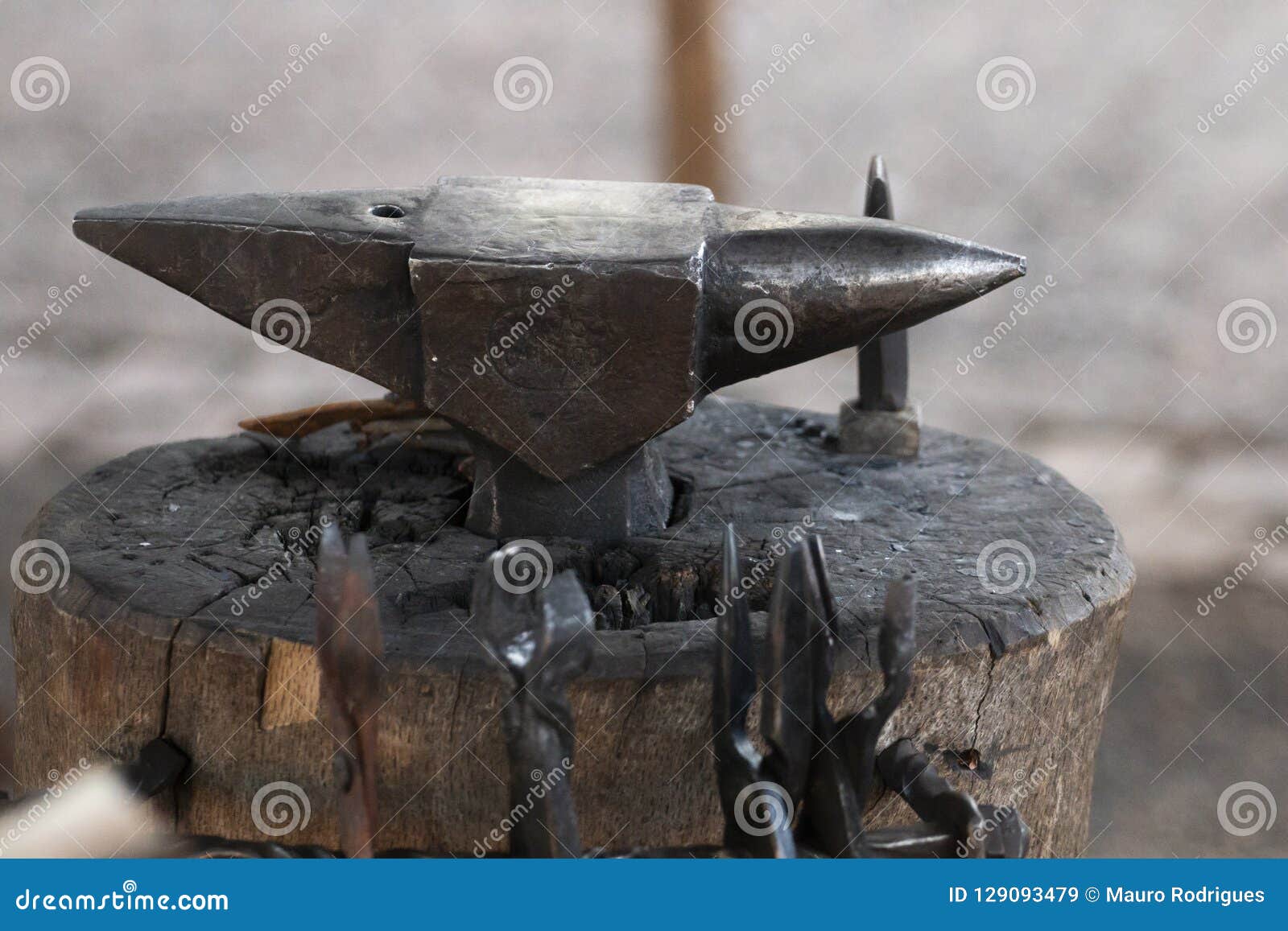 Herramienta Del Yunque Del Metal Imagen de archivo - Imagen de ...