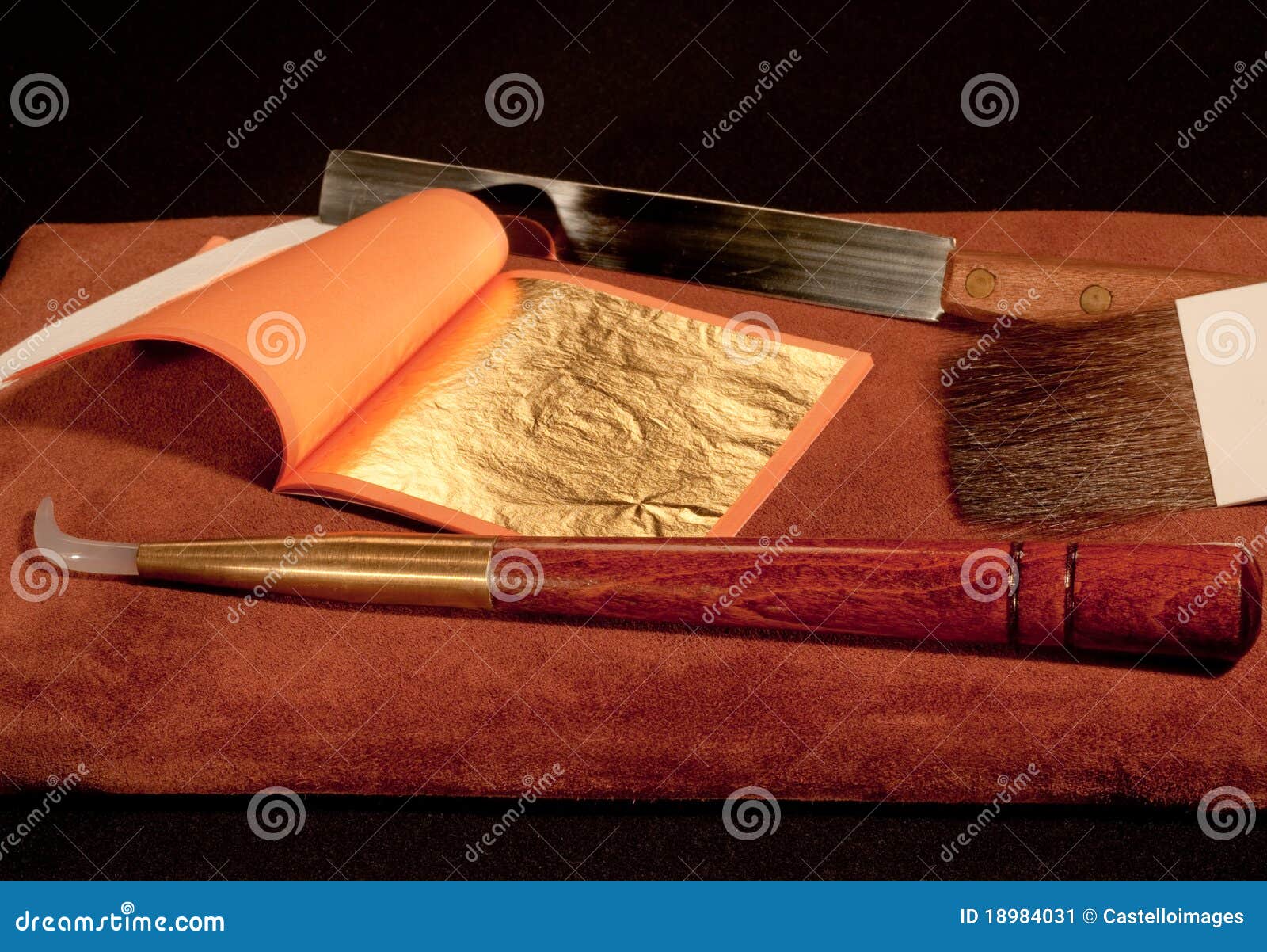 Herramientas Del Dorado Y Hoja De Oro Imagen de archivo - Imagen de ...