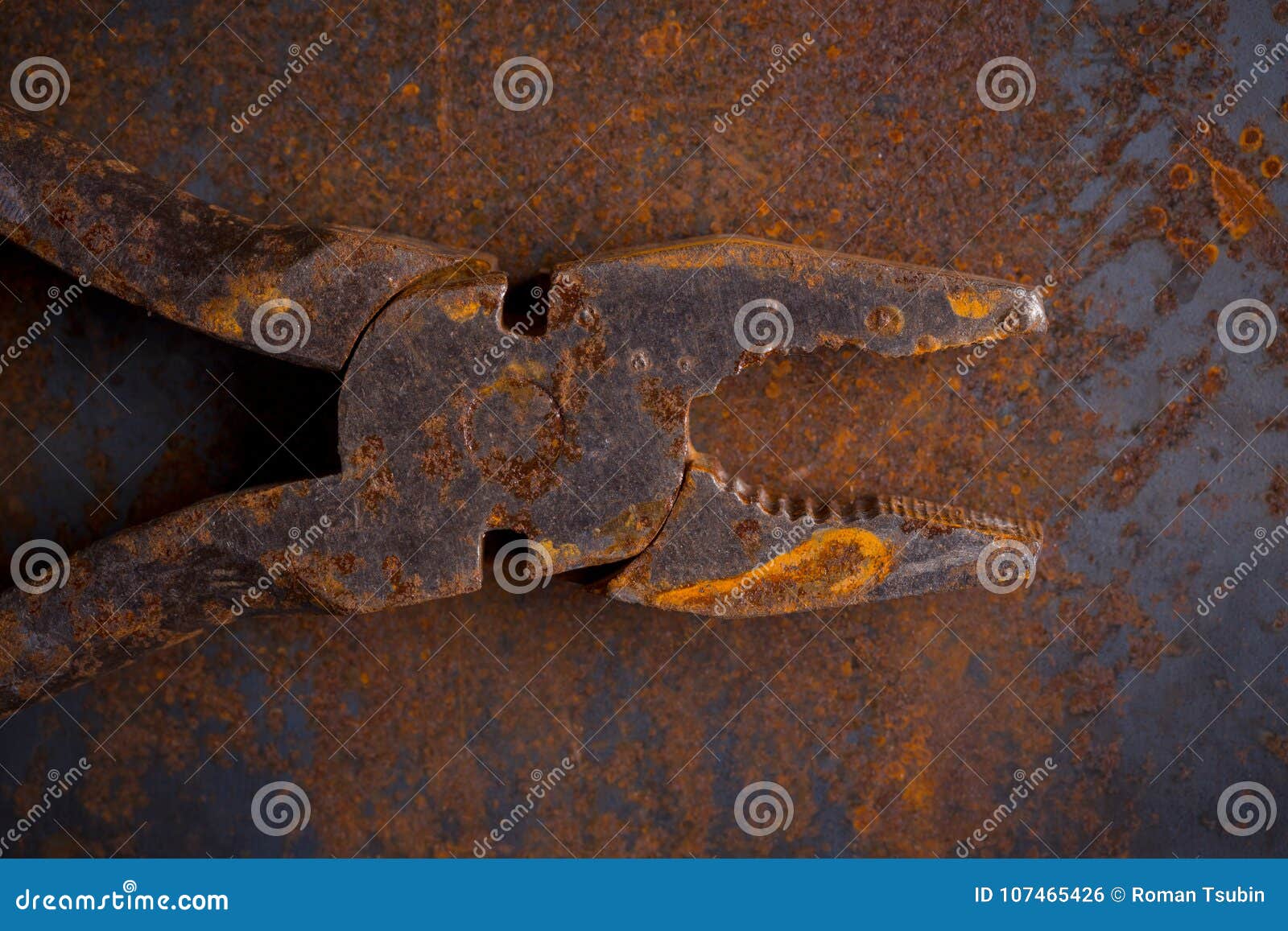 Herramientas Oxidadas Viejas Foto de archivo - Imagen de oxidado, viejo ...