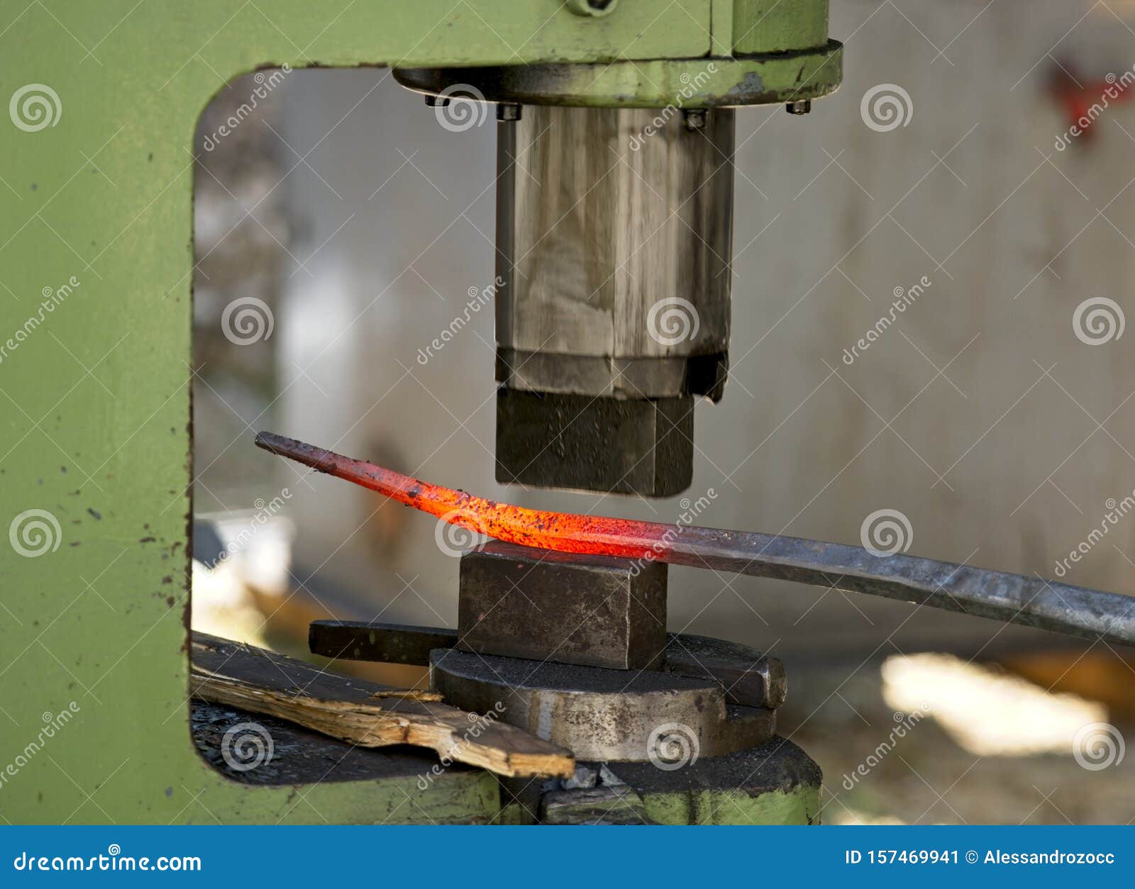 Herramientas Y Acciones Para Forjar Hierro Imagen de archivo - Imagen ...