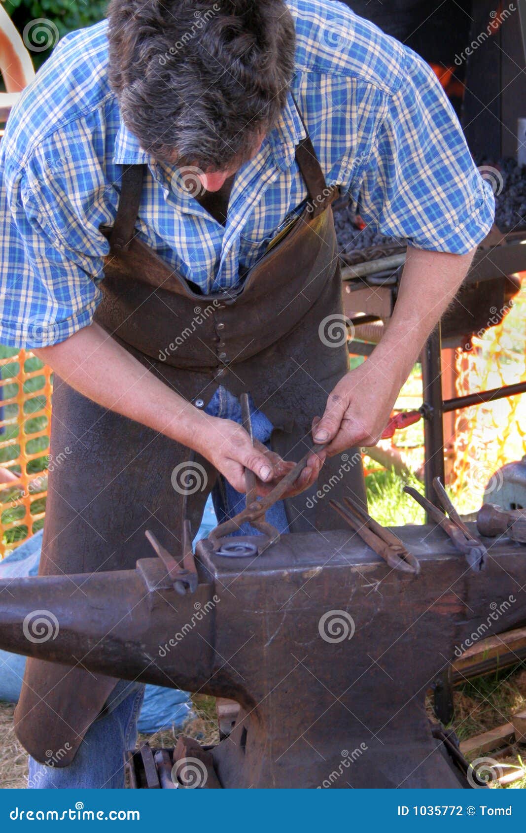 Herrero foto de archivo. Imagen de arte, herrero, negro - 1035772