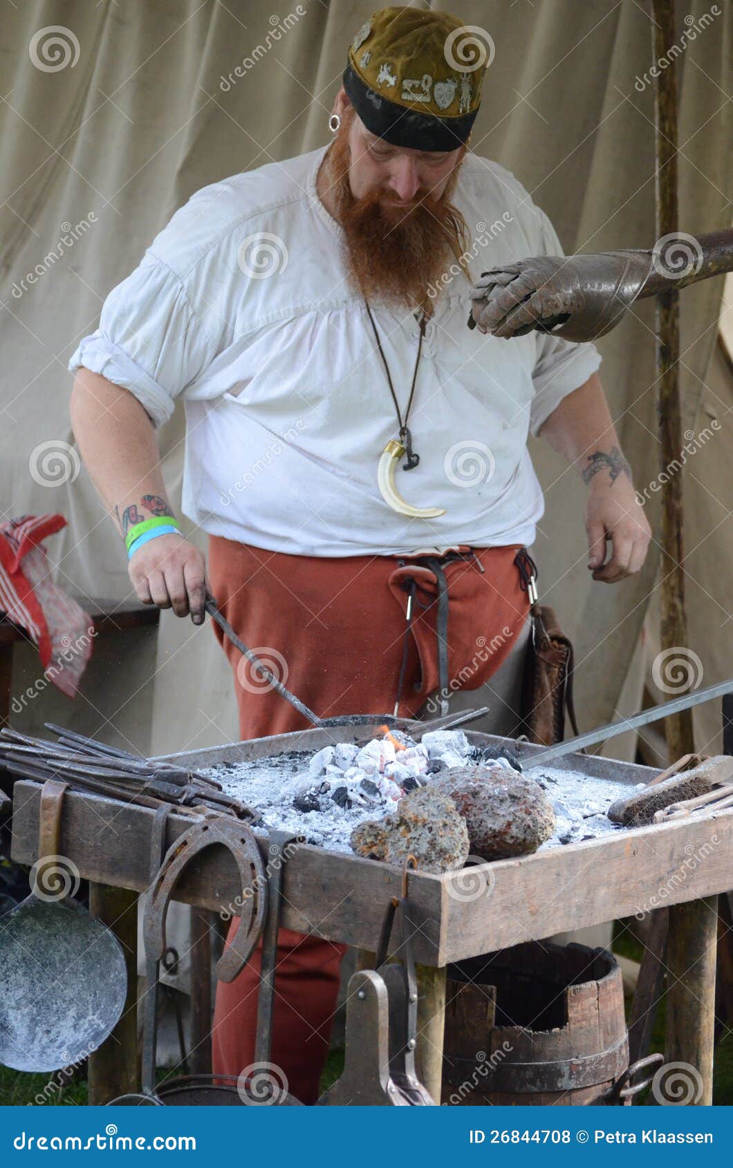 Herrero foto de archivo editorial. Imagen de felicidad - 26844708