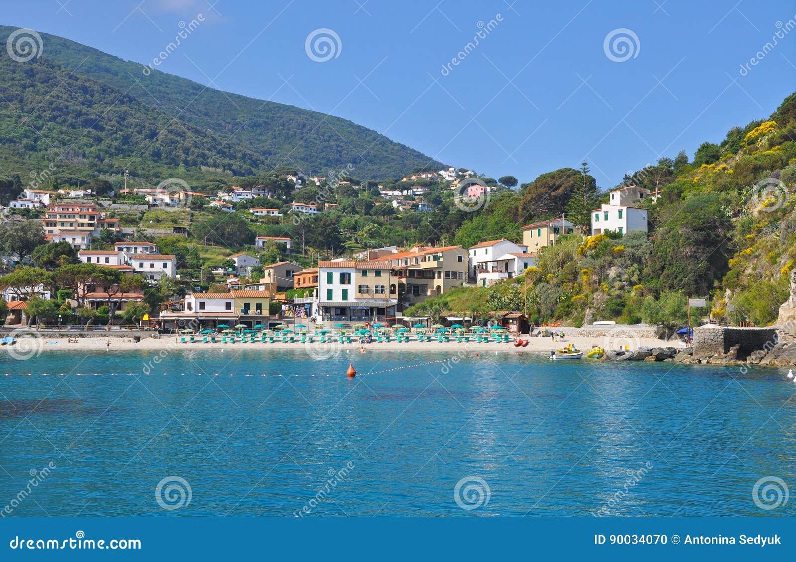 Herrlicher Strand Auf Der Insel Von Elba Stockfoto - Bild von italien ...