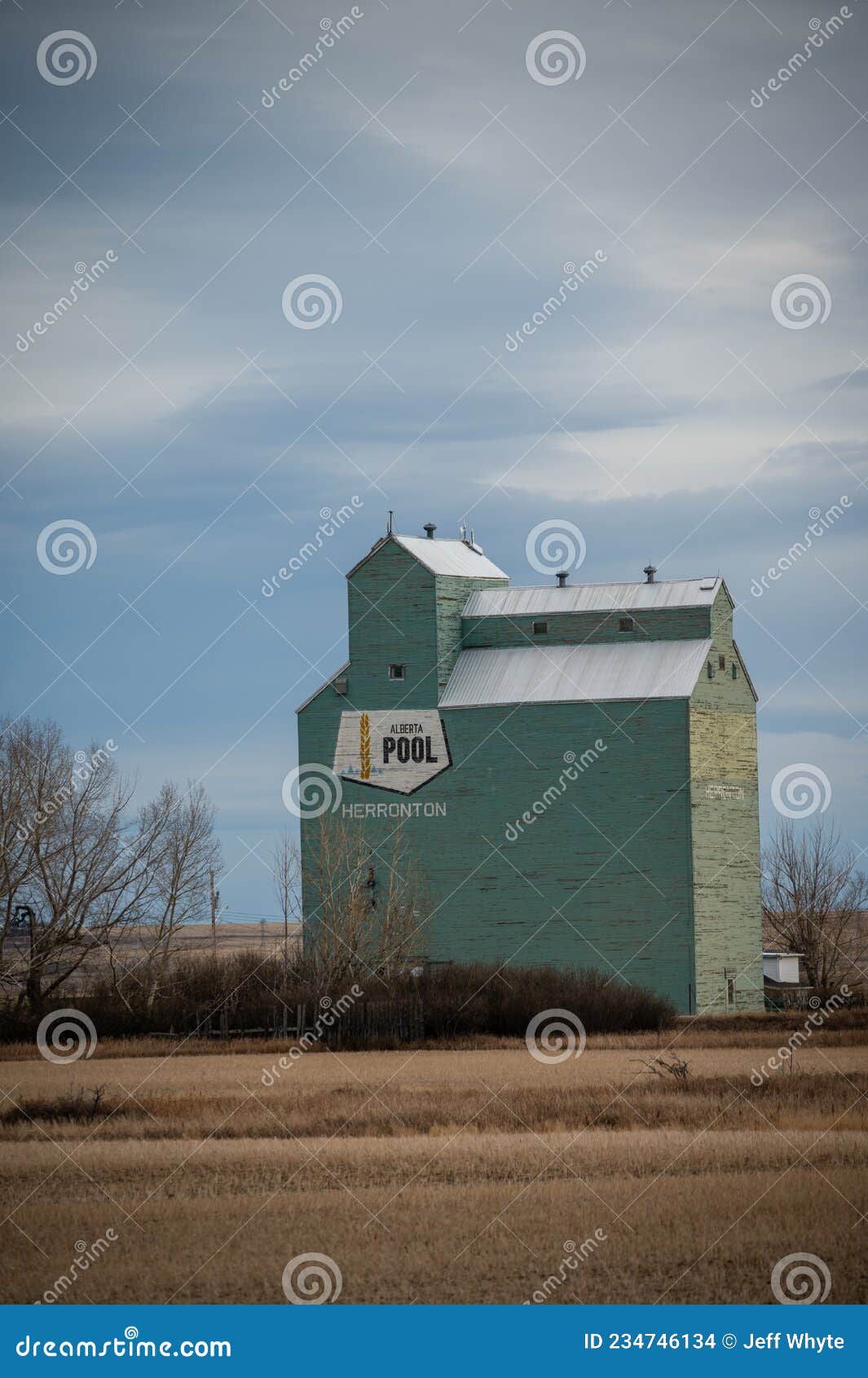 Herronton`s Old Alberta Wheat Pool Grain Elevator Editorial Stock Image ...