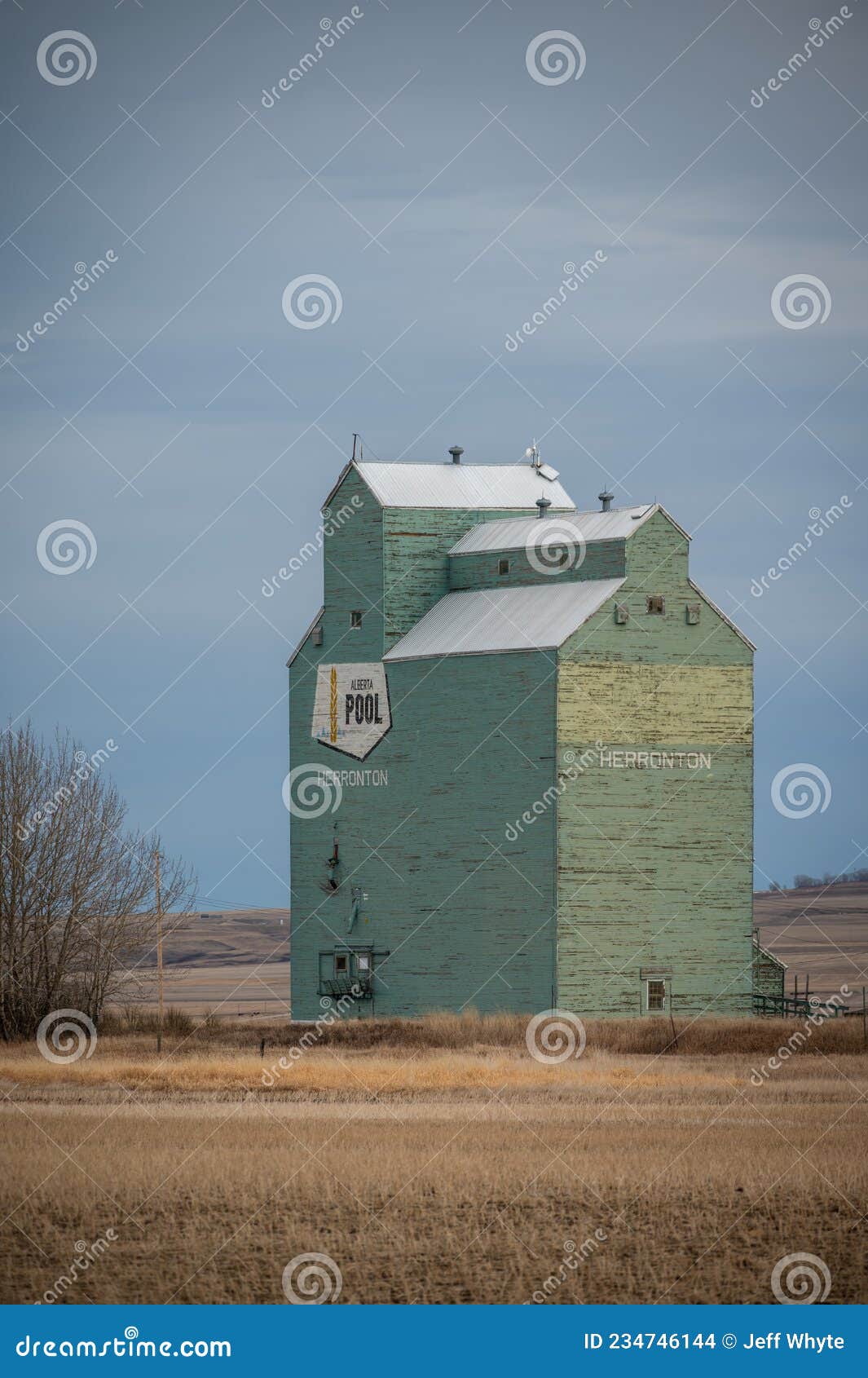 Herronton`s Old Alberta Wheat Pool Grain Elevator Editorial Stock Image ...