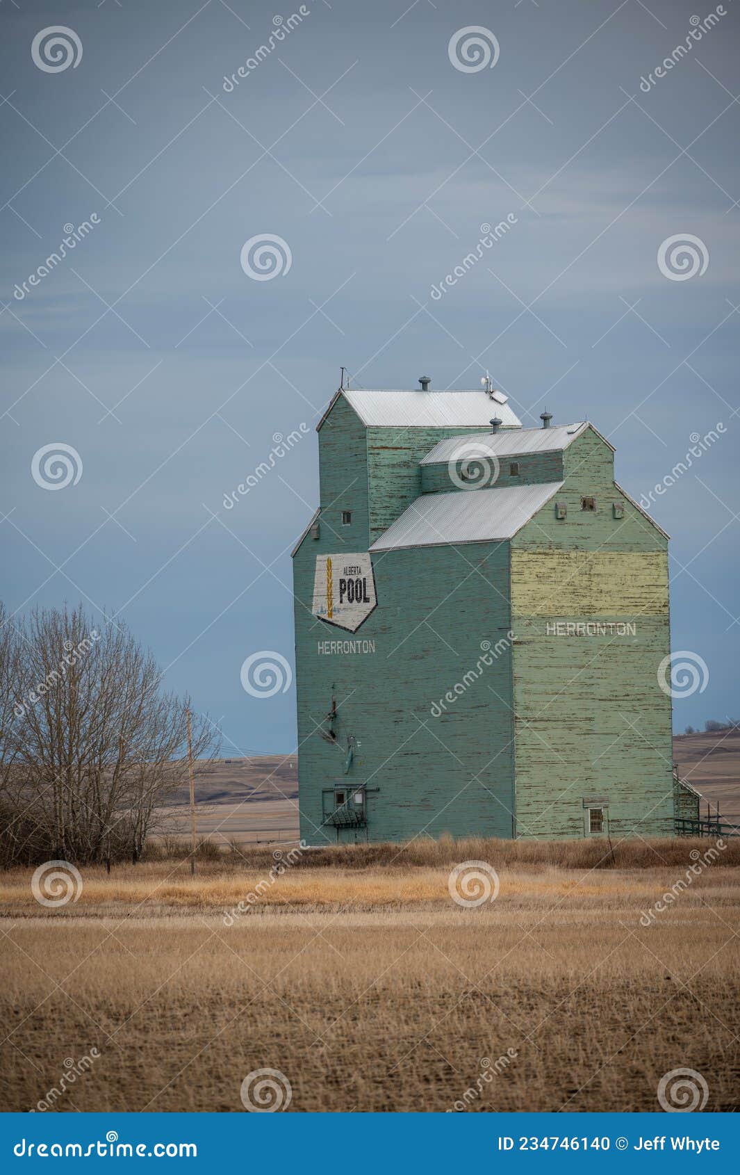 Herronton`s Old Alberta Wheat Pool Grain Elevator Editorial Image ...