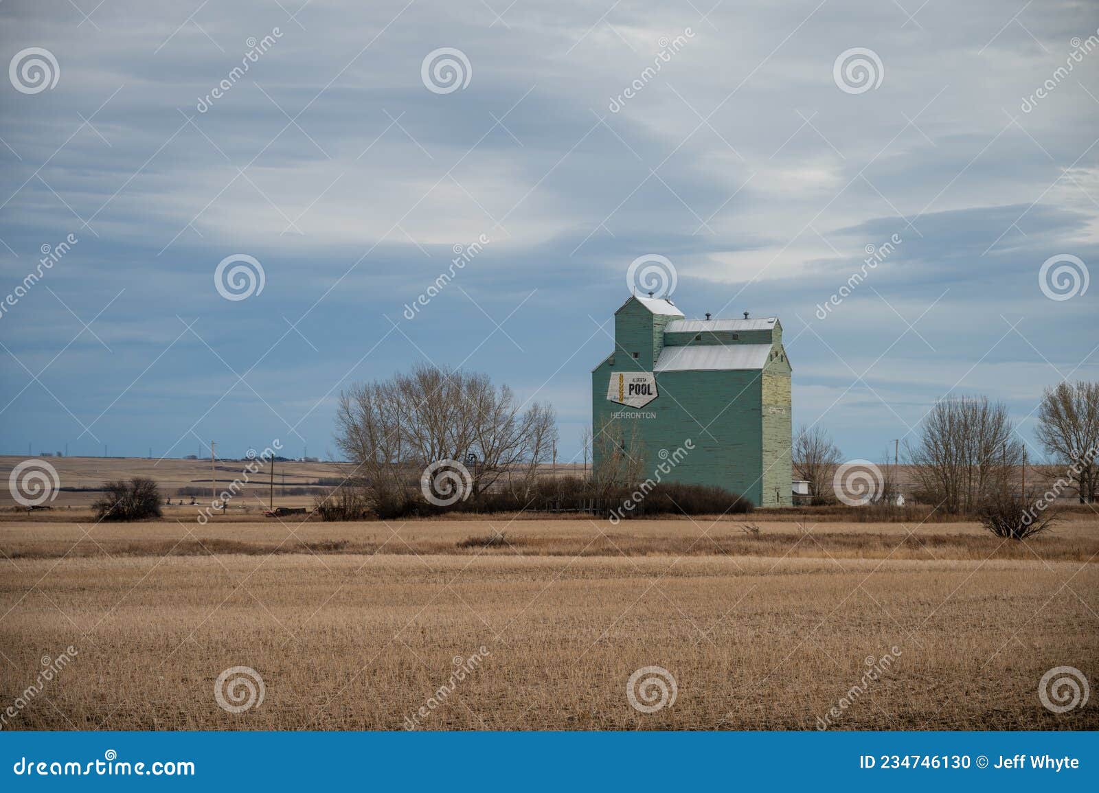 Herronton`s Old Alberta Wheat Pool Grain Elevator Editorial Image ...