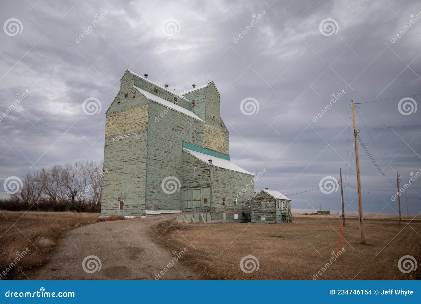 Herronton`s Old Alberta Wheat Pool Grain Elevator Editorial Stock Image ...