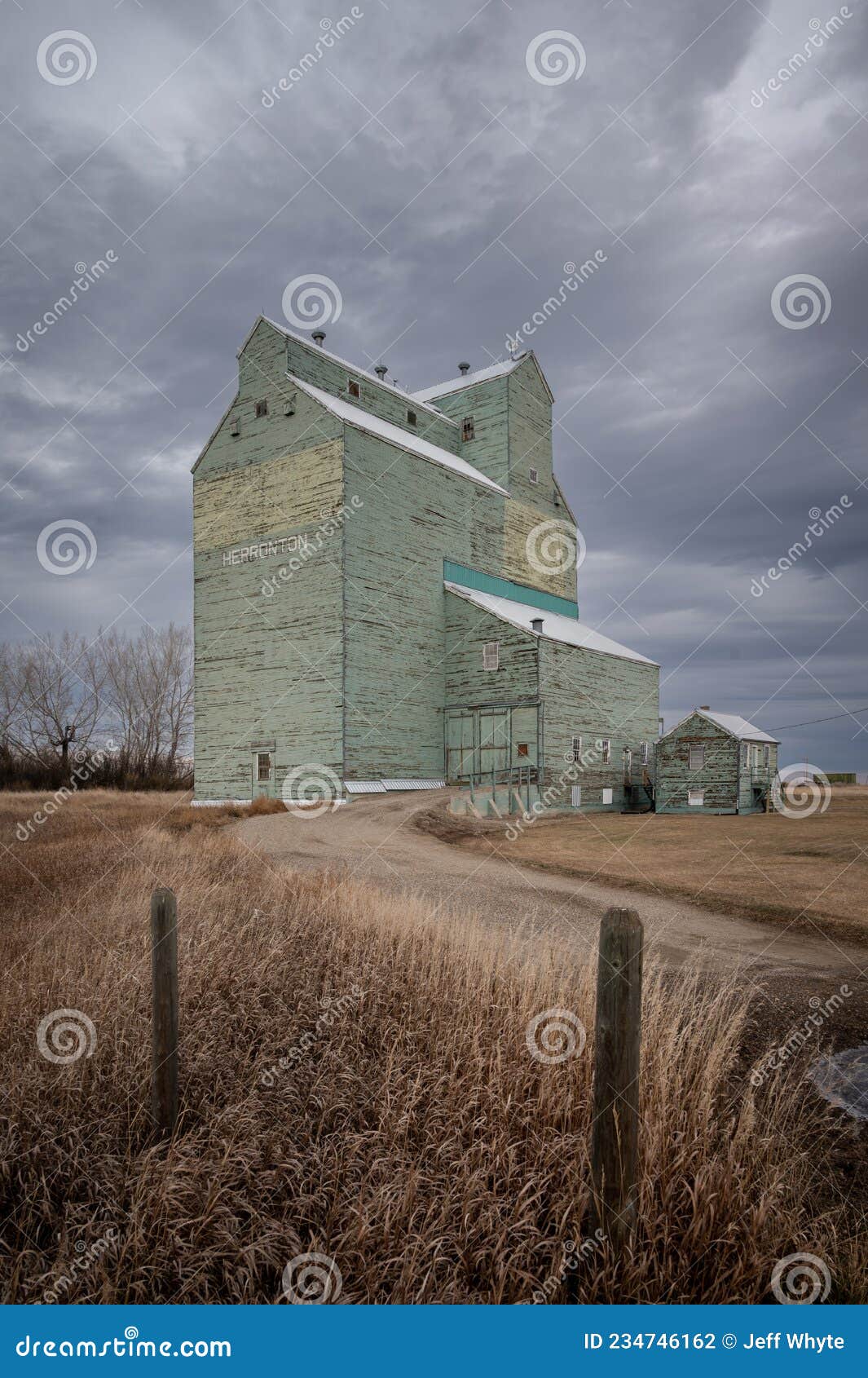 Herronton`s Old Alberta Wheat Pool Grain Elevator Editorial Photography ...