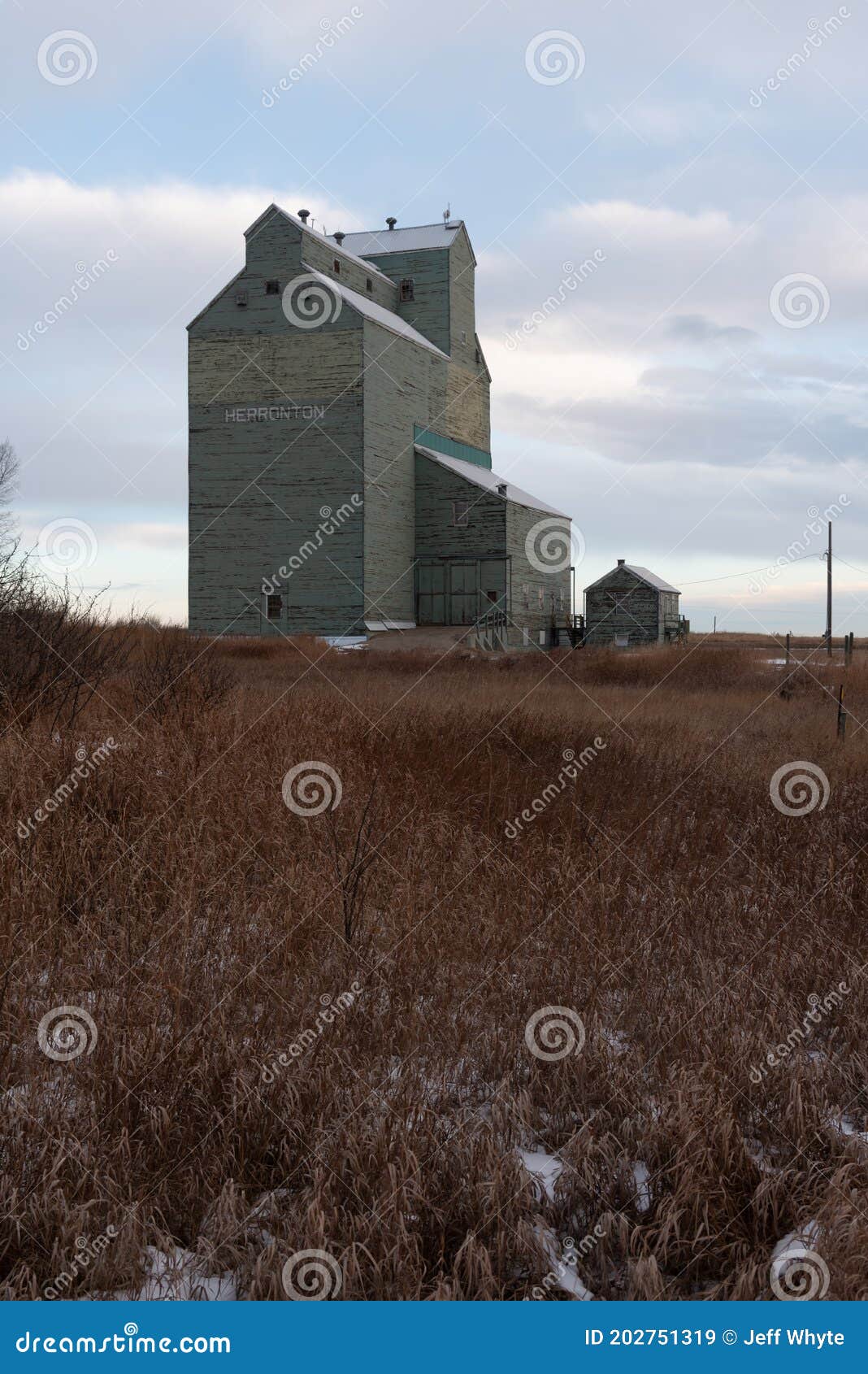 Herronton`s Old Alberta Wheat Pool Grain Elevator Stock Image - Image ...