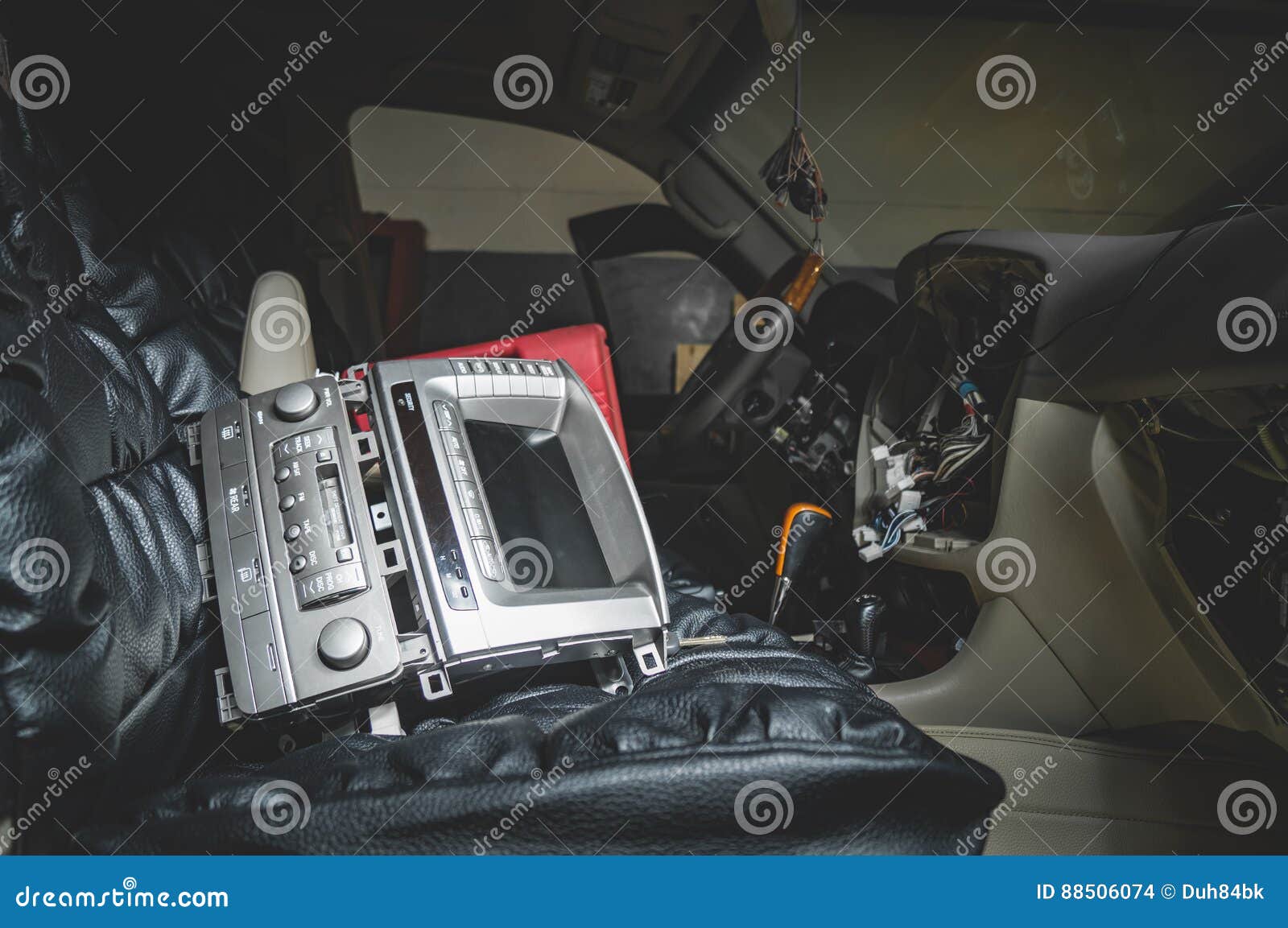 Herstel De Bedrading Van De Auto Stock Foto - Image of onderhoud ...