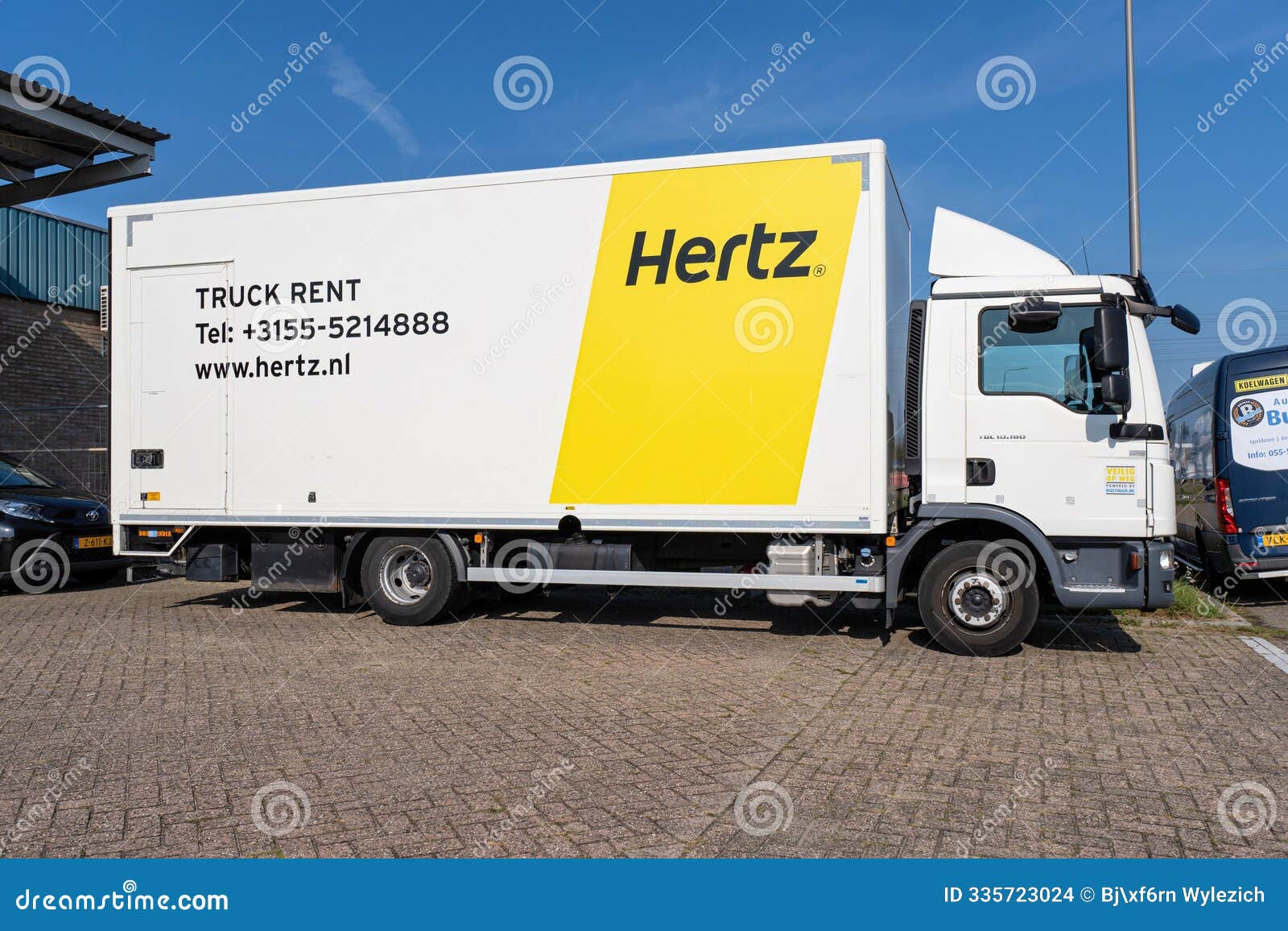 Hertz truck editorial stock image. Image of hertz, decal - 335723024