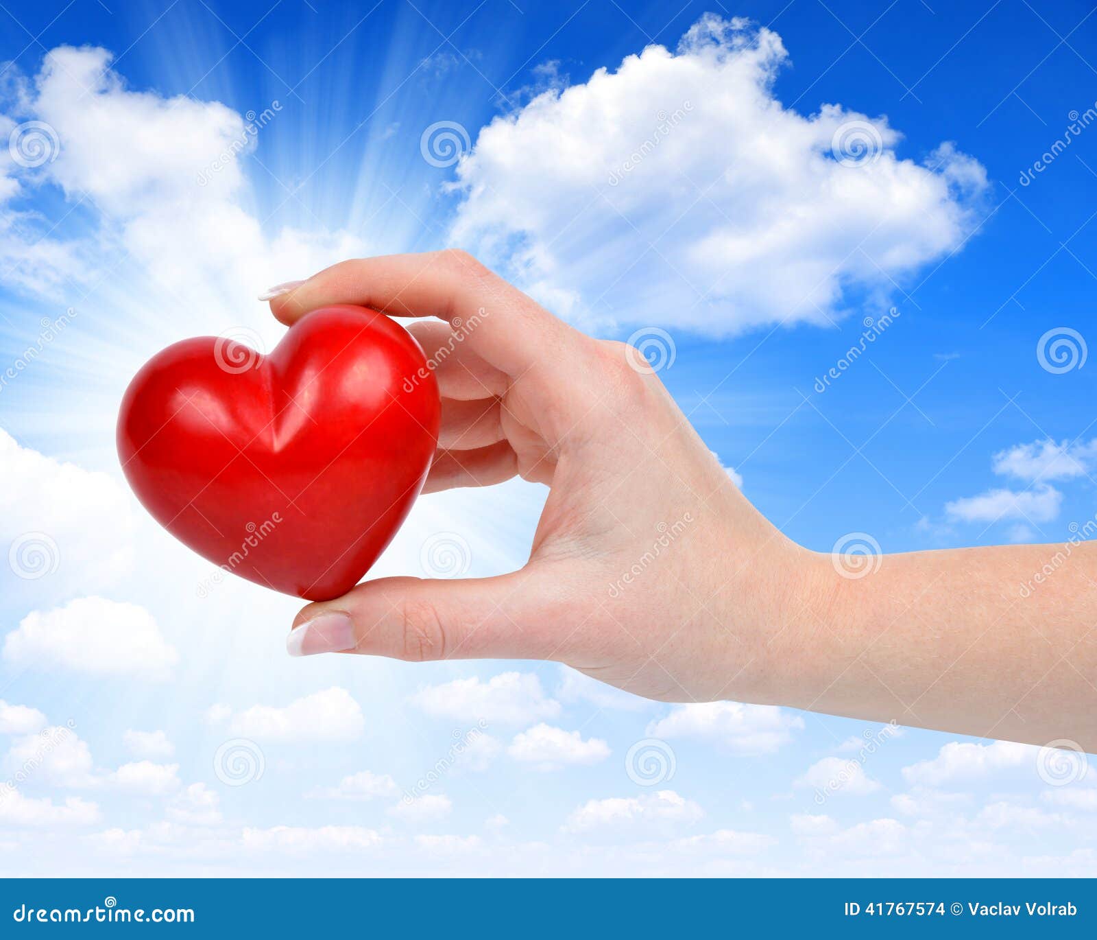 Herz in der Hand stockfoto. Bild von geschenk, medizin - 41767574 Herz in der Hand stockfoto. Bild von geschenk, medizin - 41767574
