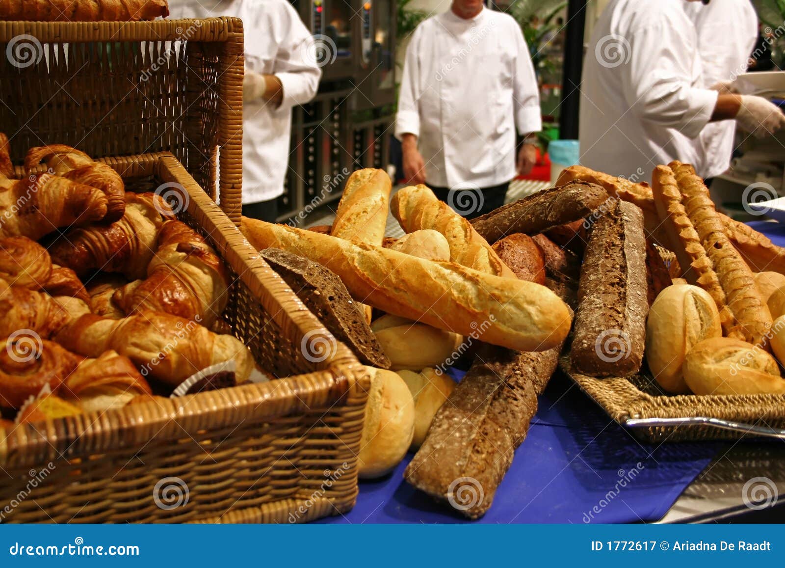 Het baksel van het brood stock afbeelding. Image of vers - 1772617