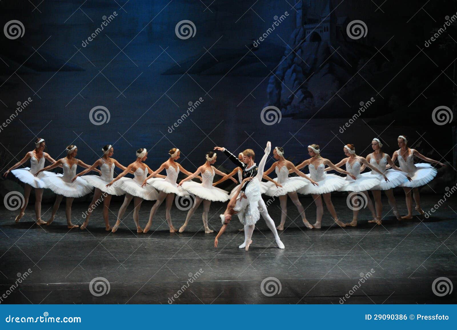 Het Ballet Van Het Meer Van De Zwaan Redactionele Foto - Image of ...