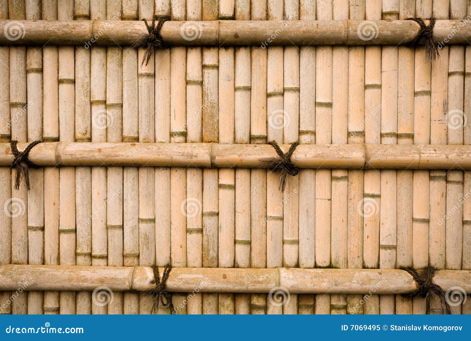 Het bamboe van de muur stock afbeelding. Image of materiaal - 7069495