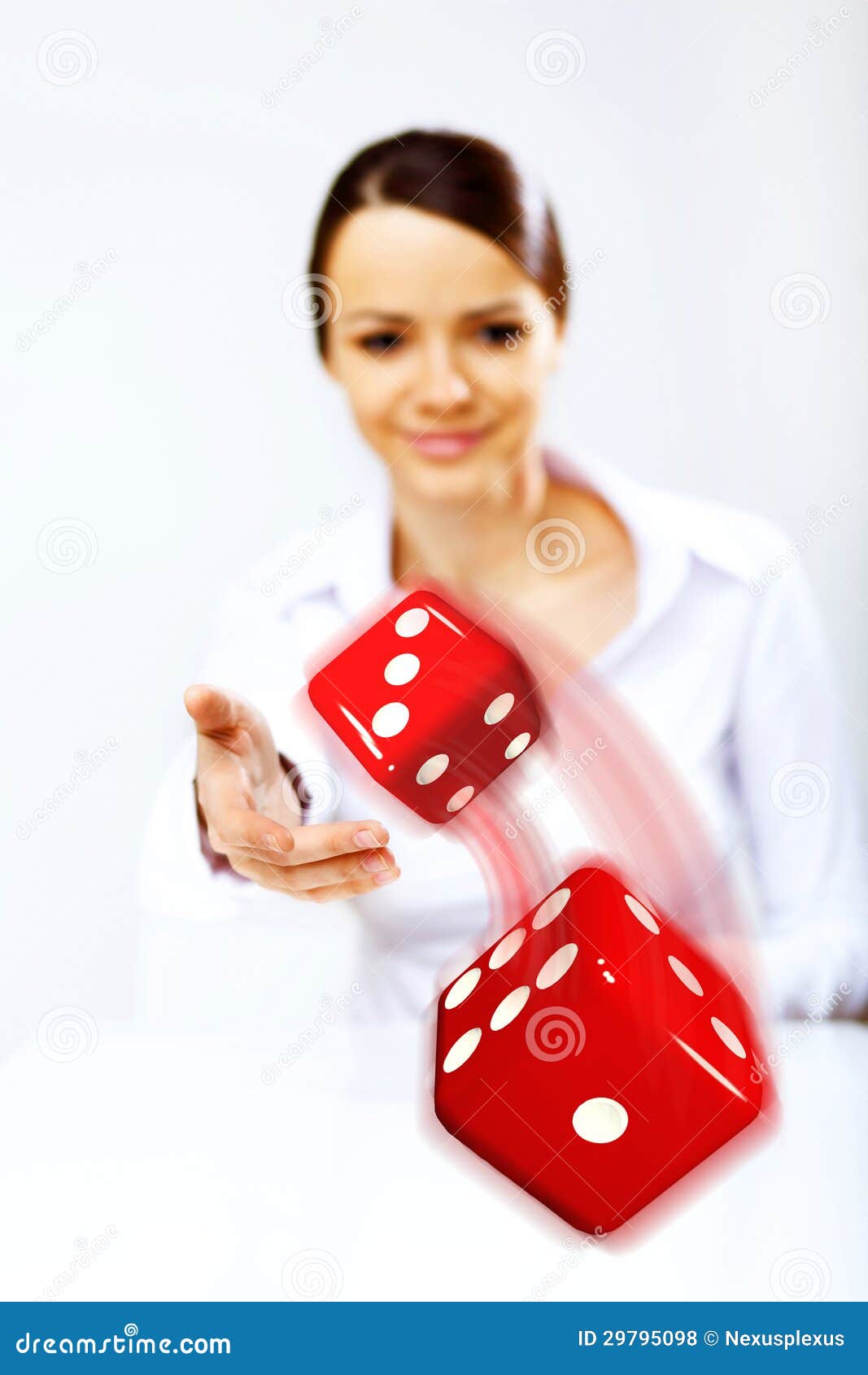 Het Vliegen Dobbelt Als Symbool Van Risico Stock Foto - Image of kubus ...