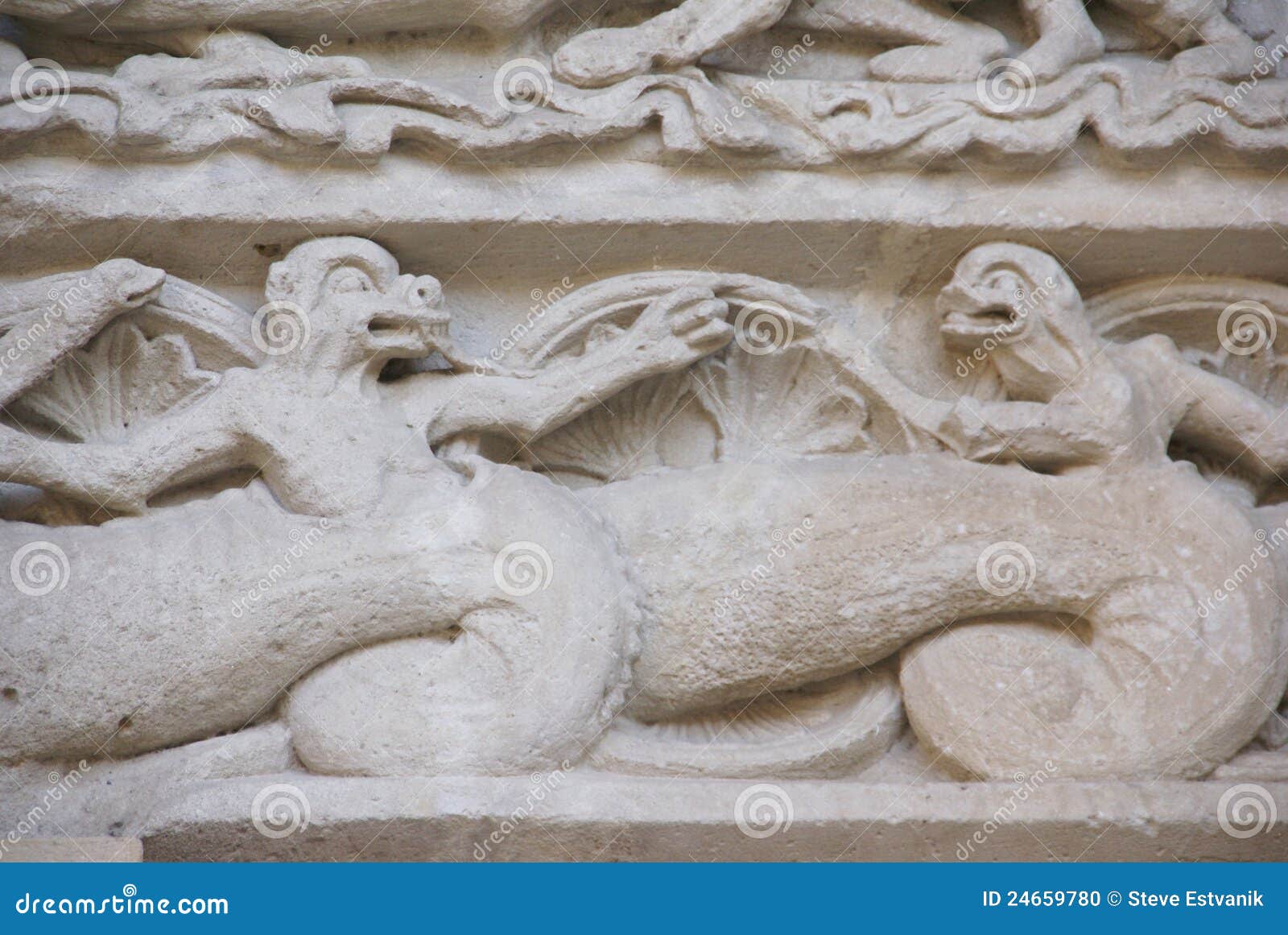 Het Beeldhouwwerk Van Het Timpaan Van Het Laatste Oordeel Stock Foto ...