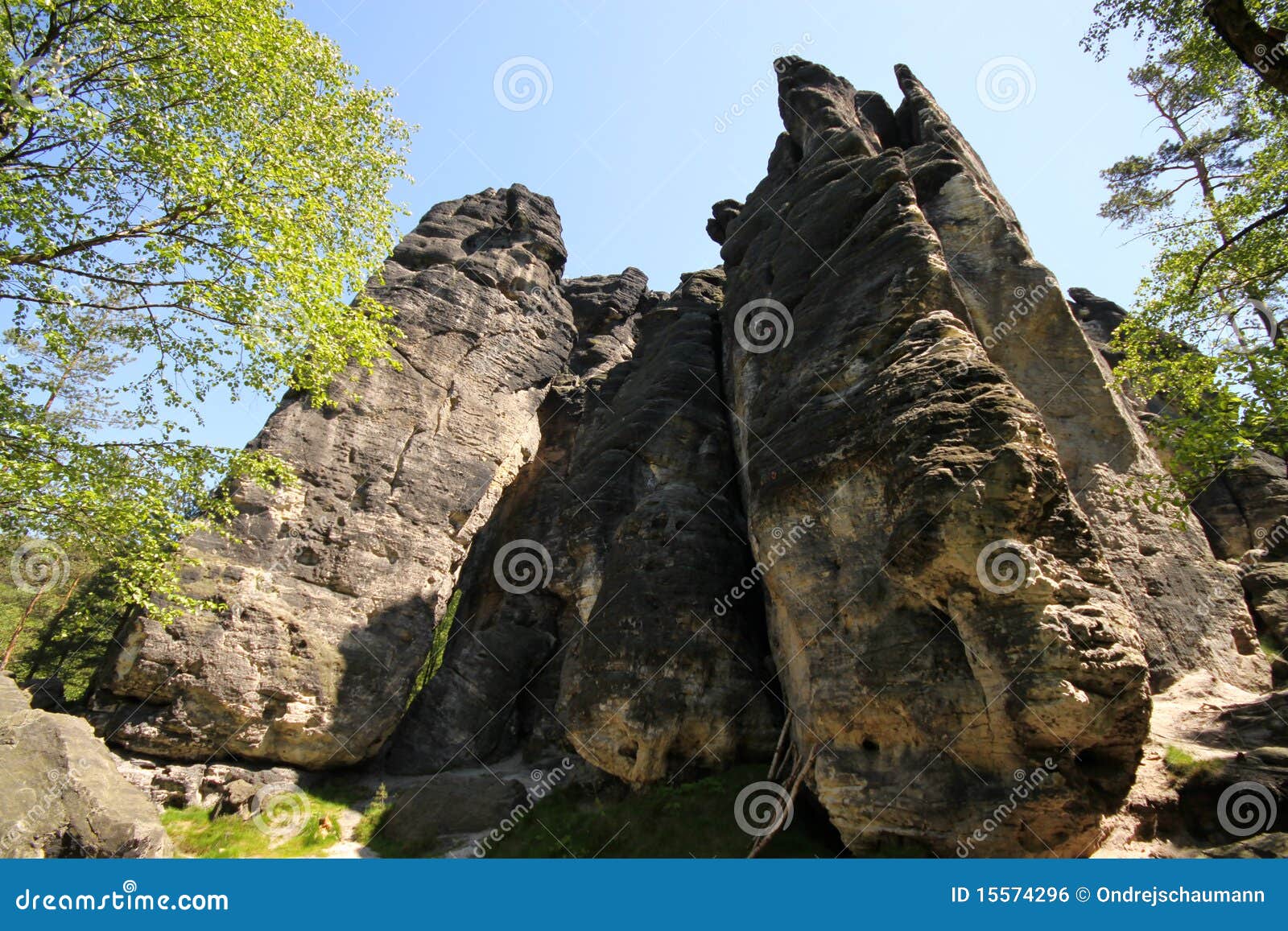 Het beklimmen van rotsen stock foto. Image of sport, niemand - 15574296