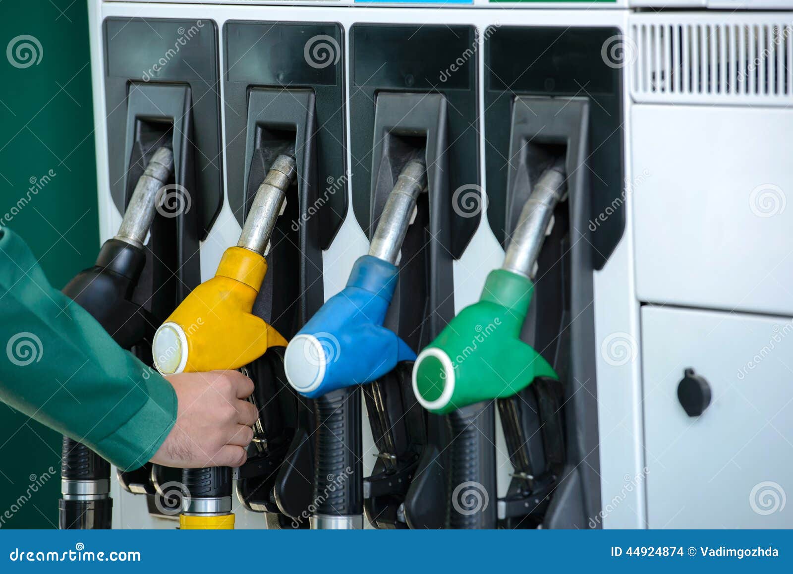 Het Benzinestation Van De Benzine Stock Foto - Image of prijzen, duur ...