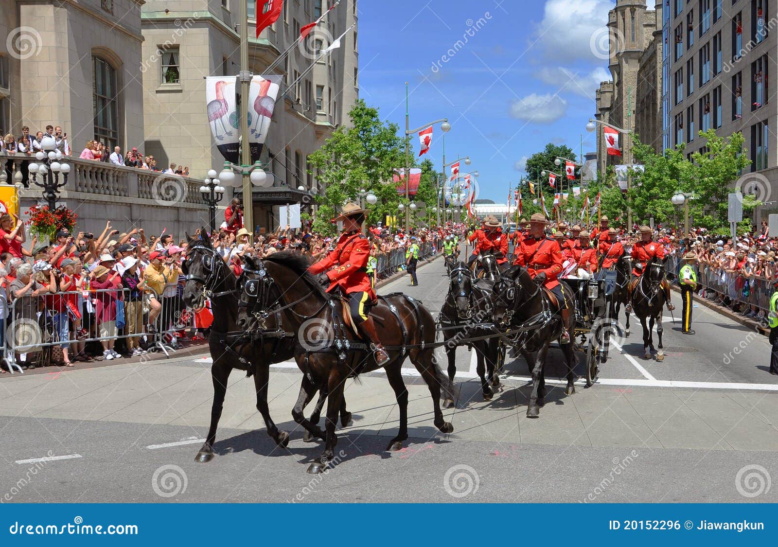 Het Berijden RCMP in De Dag Van Canada, Ottawa Redactionele Foto ...