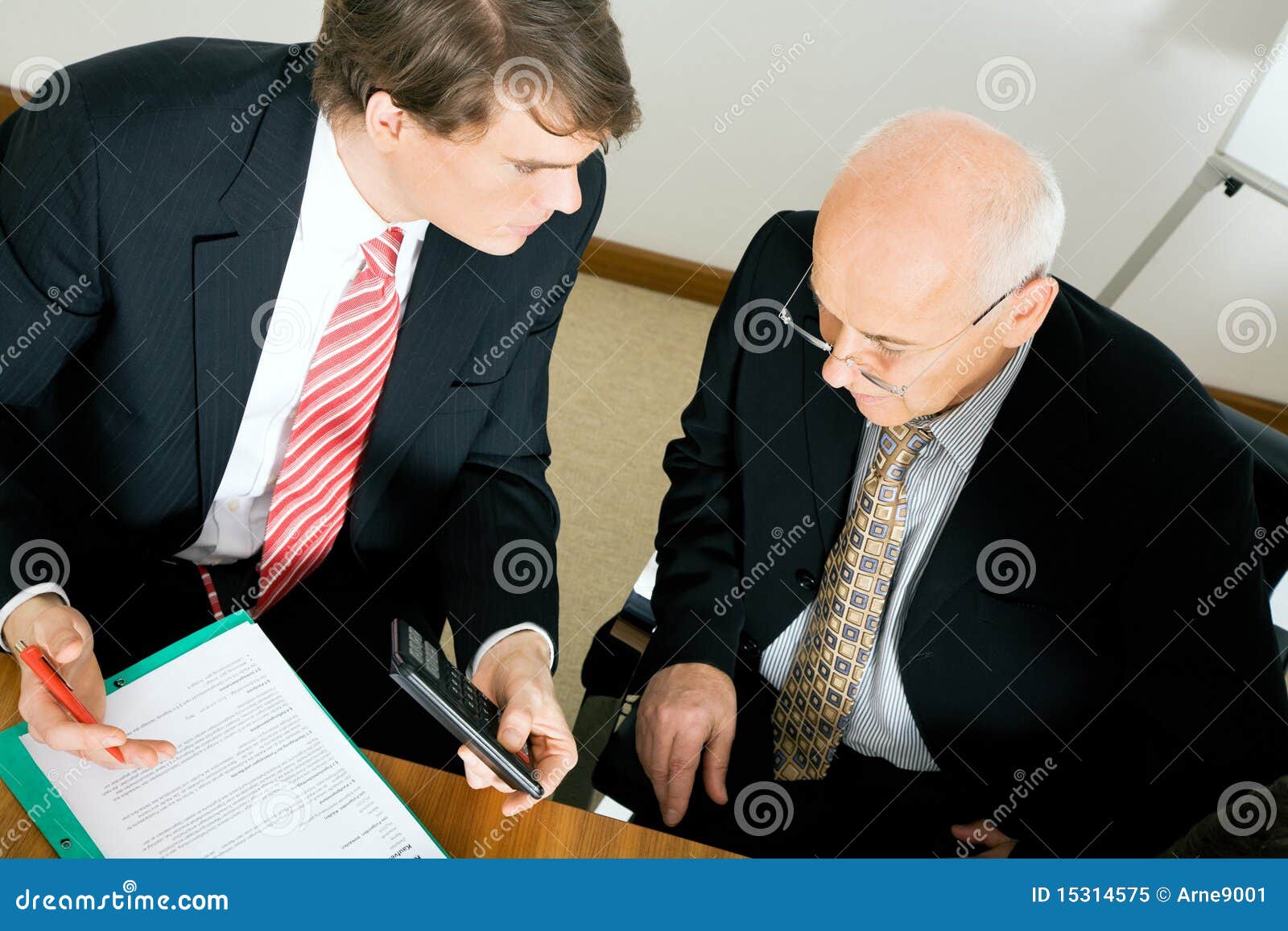 Het Bespreken Van Een Voorstel Stock Afbeelding - Image of vergadering ...