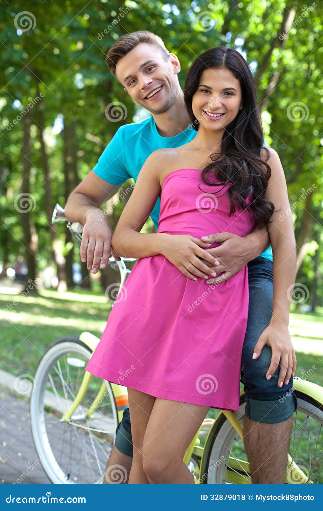 Het besteden tijd in park. stock foto. Image of sluit - 32879018