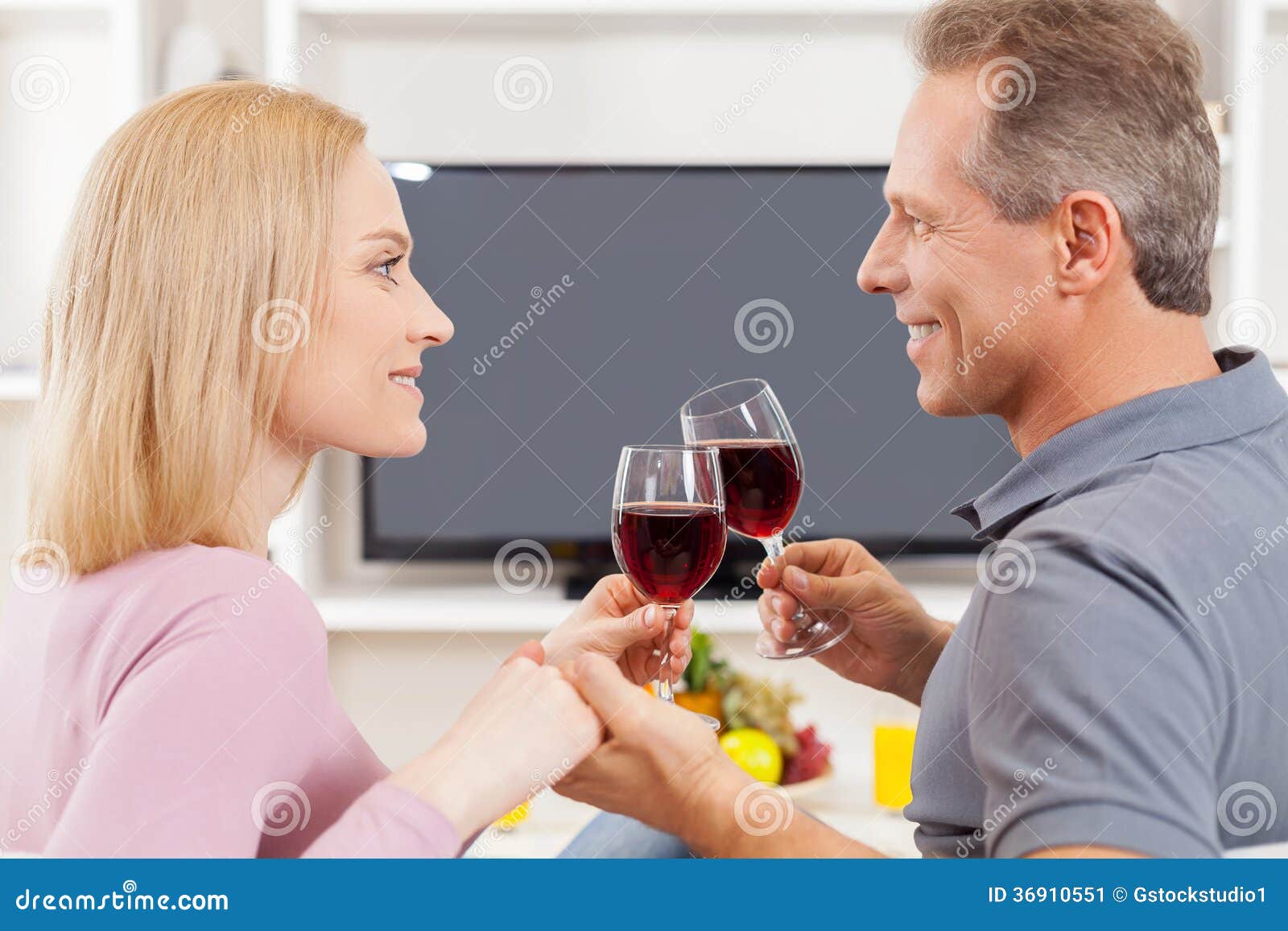 Het besteden tijd samen. stock afbeelding. Image of vrijetijdsbesteding ...