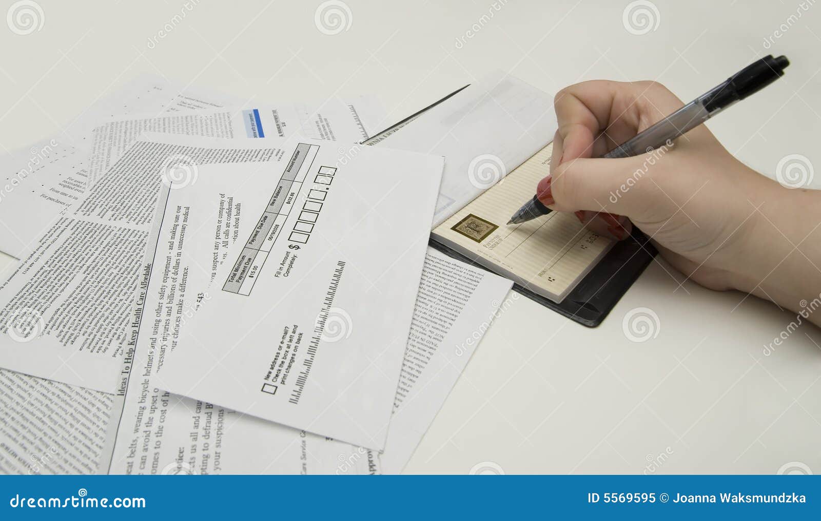 Het betalen van rekeningen stock afbeelding. Image of huishouden - 5569595