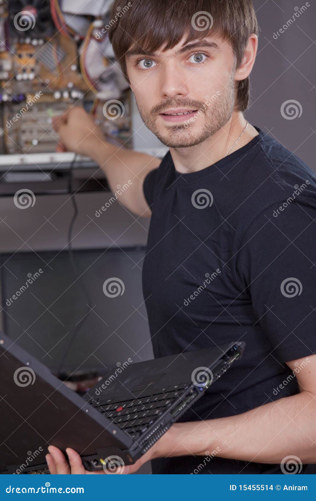 Het Bevestigende Probleem Van De Technicus Aangaande Computer Stock ...