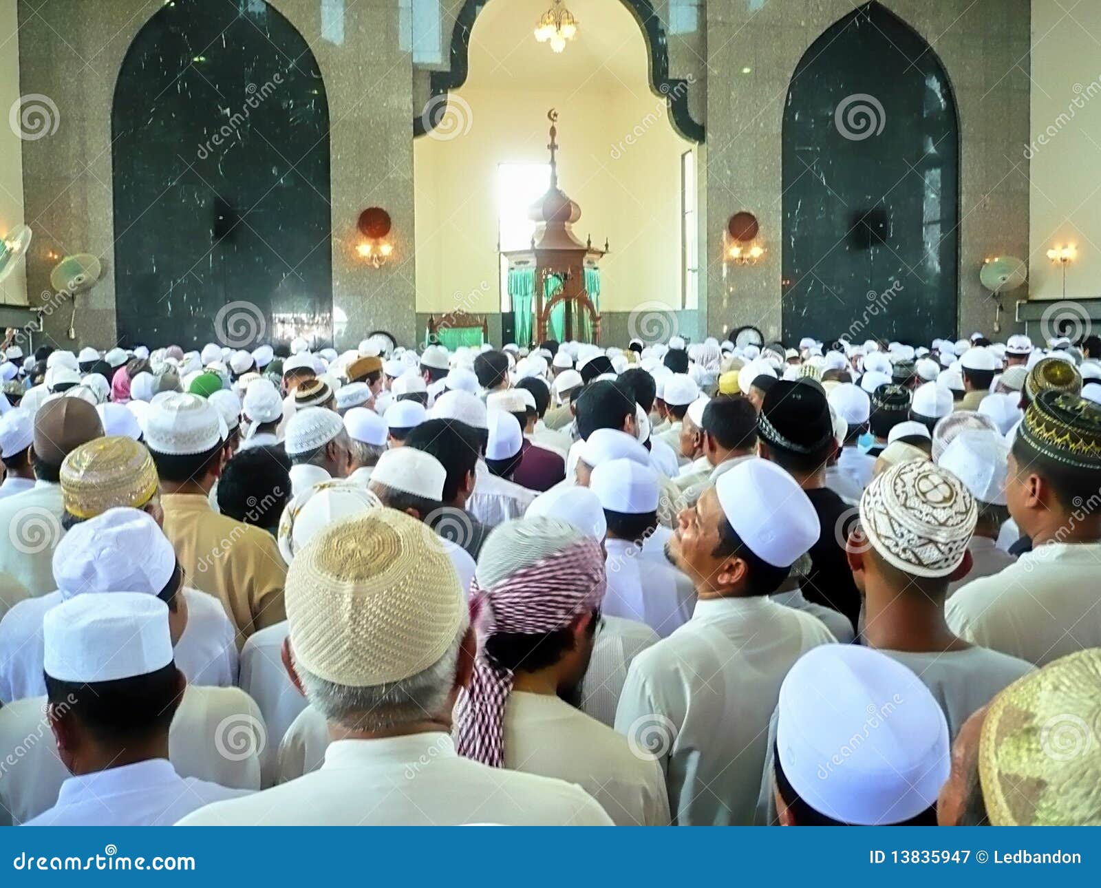 Het bidden redactionele fotografie. Image of matrijs - 13835947