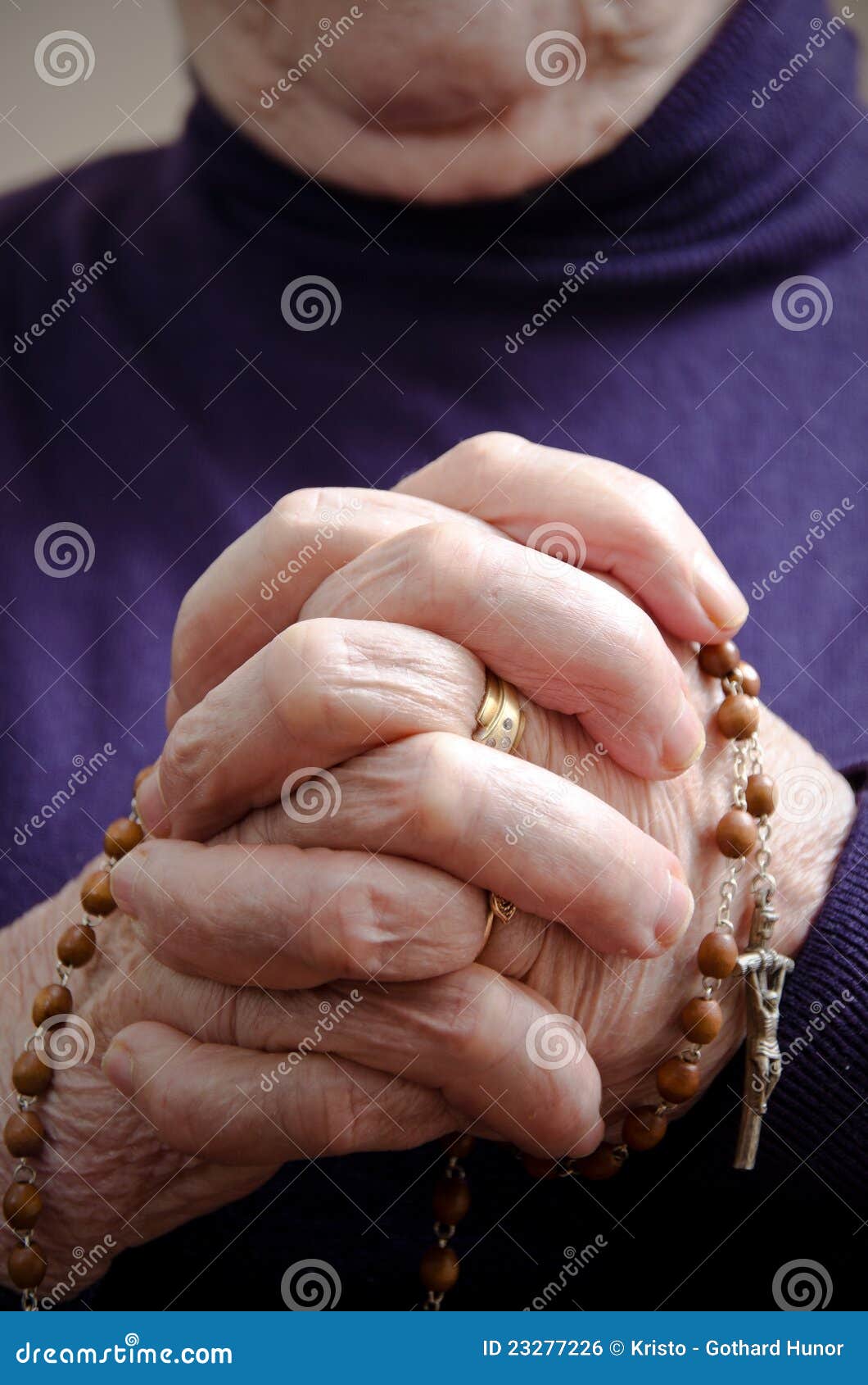 Het bidden handen stock foto. Image of gebed, zwart, kruis - 23277226