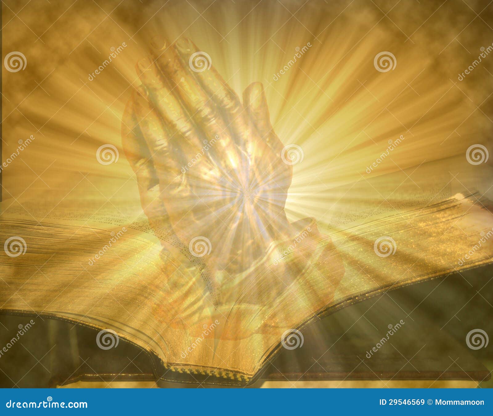 Het Bidden Handen Op Open Aangestoken Bijbel Stock Afbeelding - Image ...