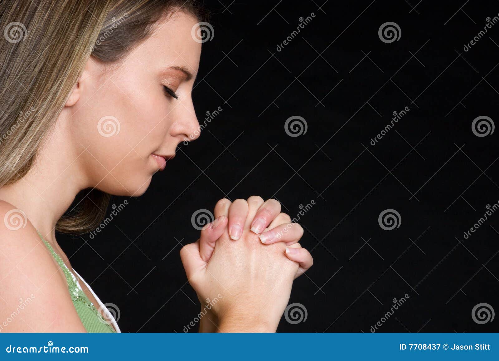 Het Bidden van het meisje stock afbeelding. Image of handen - 7708437