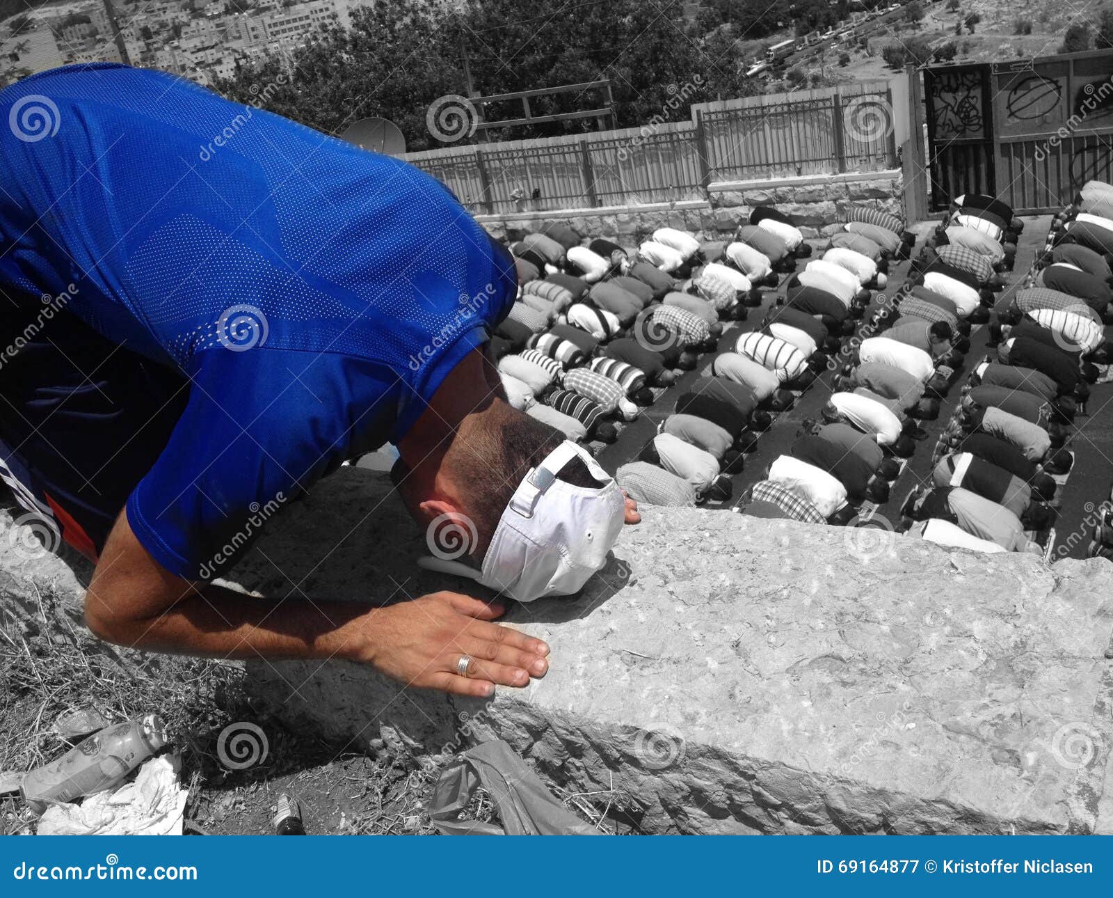 Het bidden van moslims redactionele fotografie. Image of palestina ...