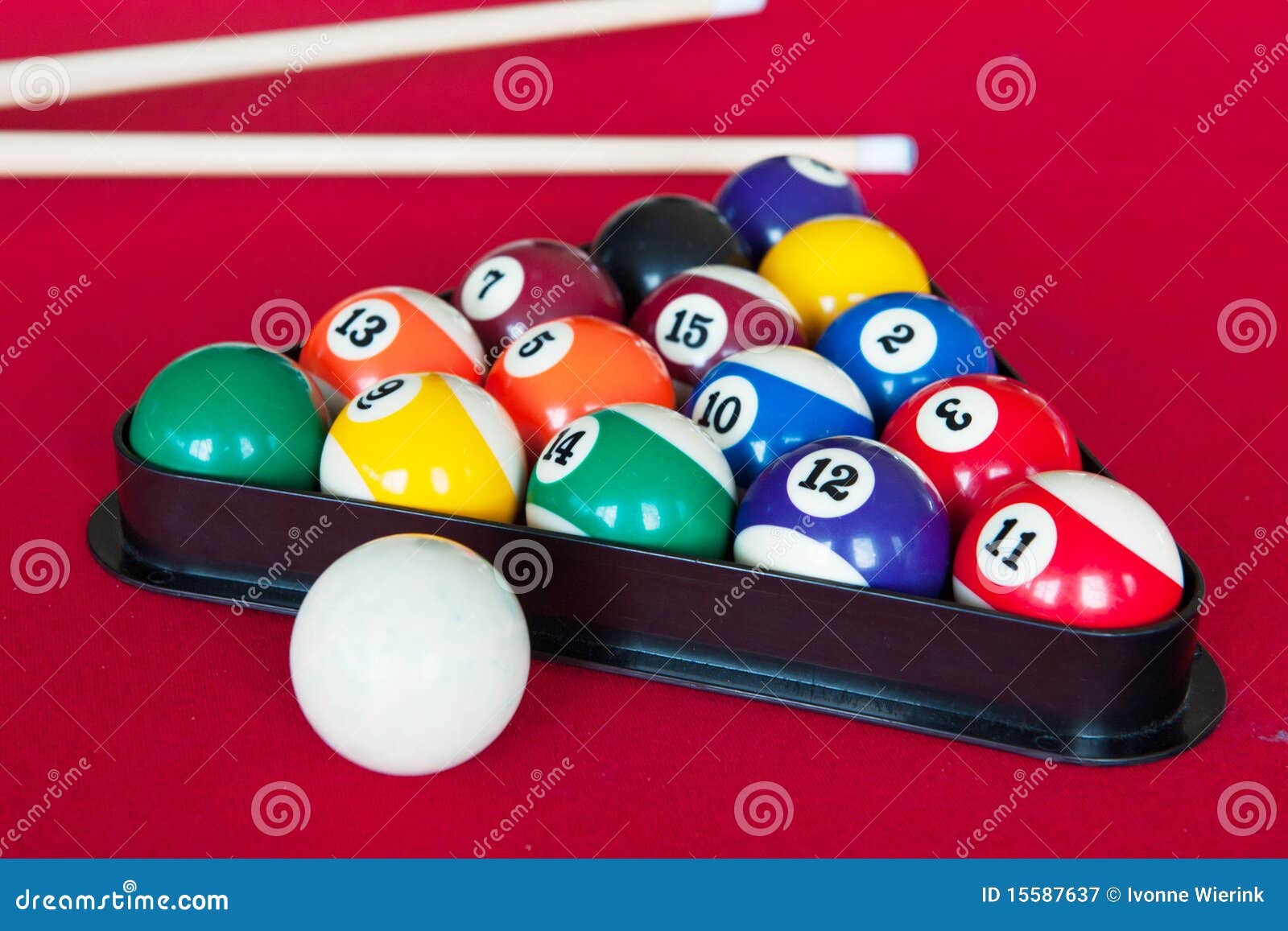 Het biljart van de pool stock afbeelding. Image of biljart - 15587637