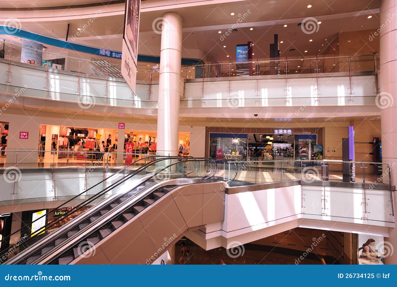 Het Binnenland Van De Roltrap Van Winkelcomplex Redactionele Afbeelding ...