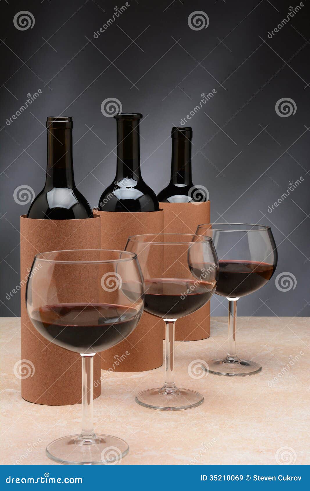 Het blinde Wijn Proeven stock afbeelding. Image of donker - 35210069