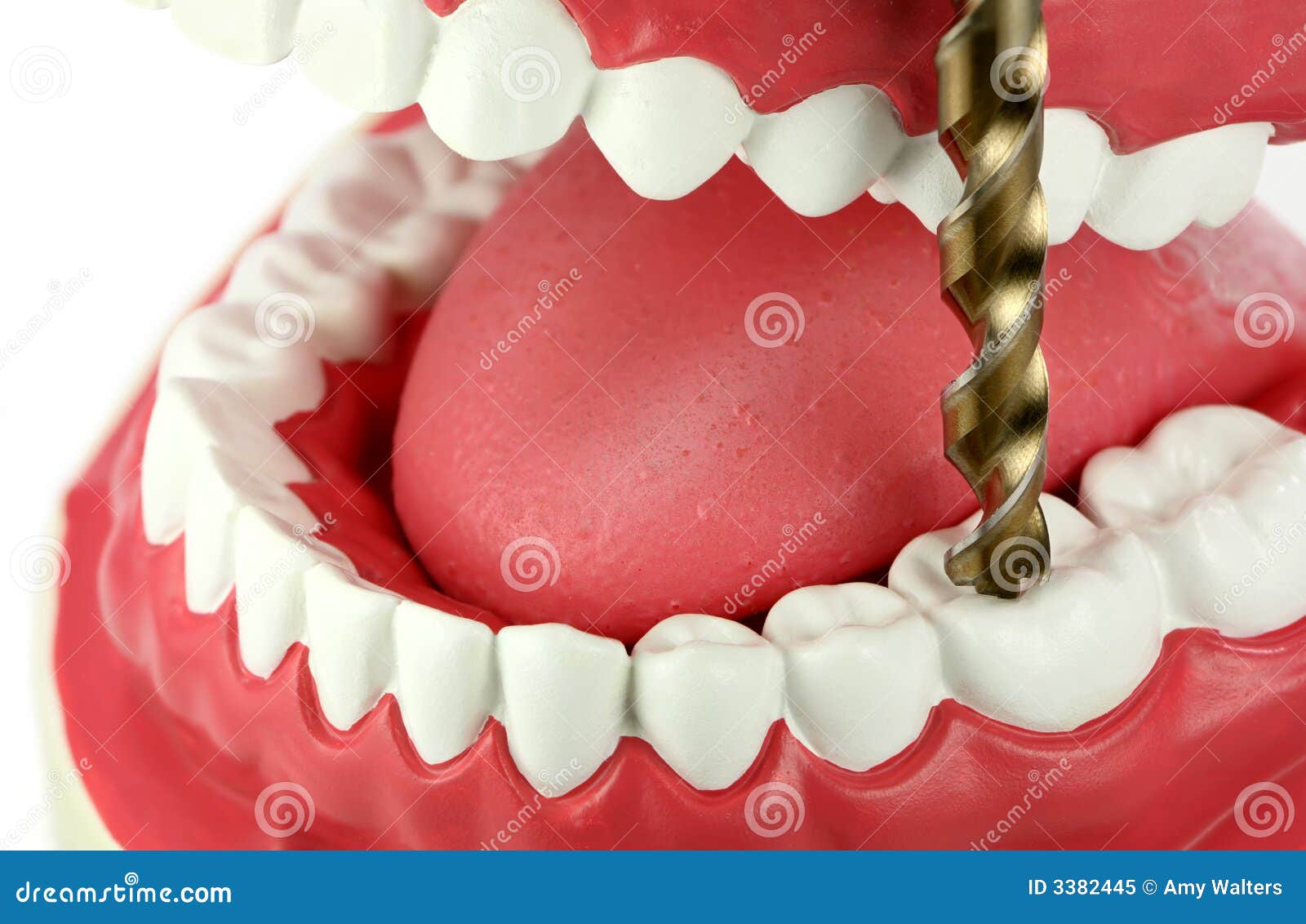 Het boren van een tand stock afbeelding. Image of hygiëne - 3382445