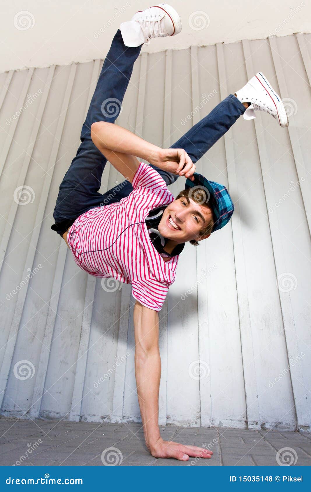 Het Breakdancing Van De Jongen Stock Foto - Image of volwassen ...